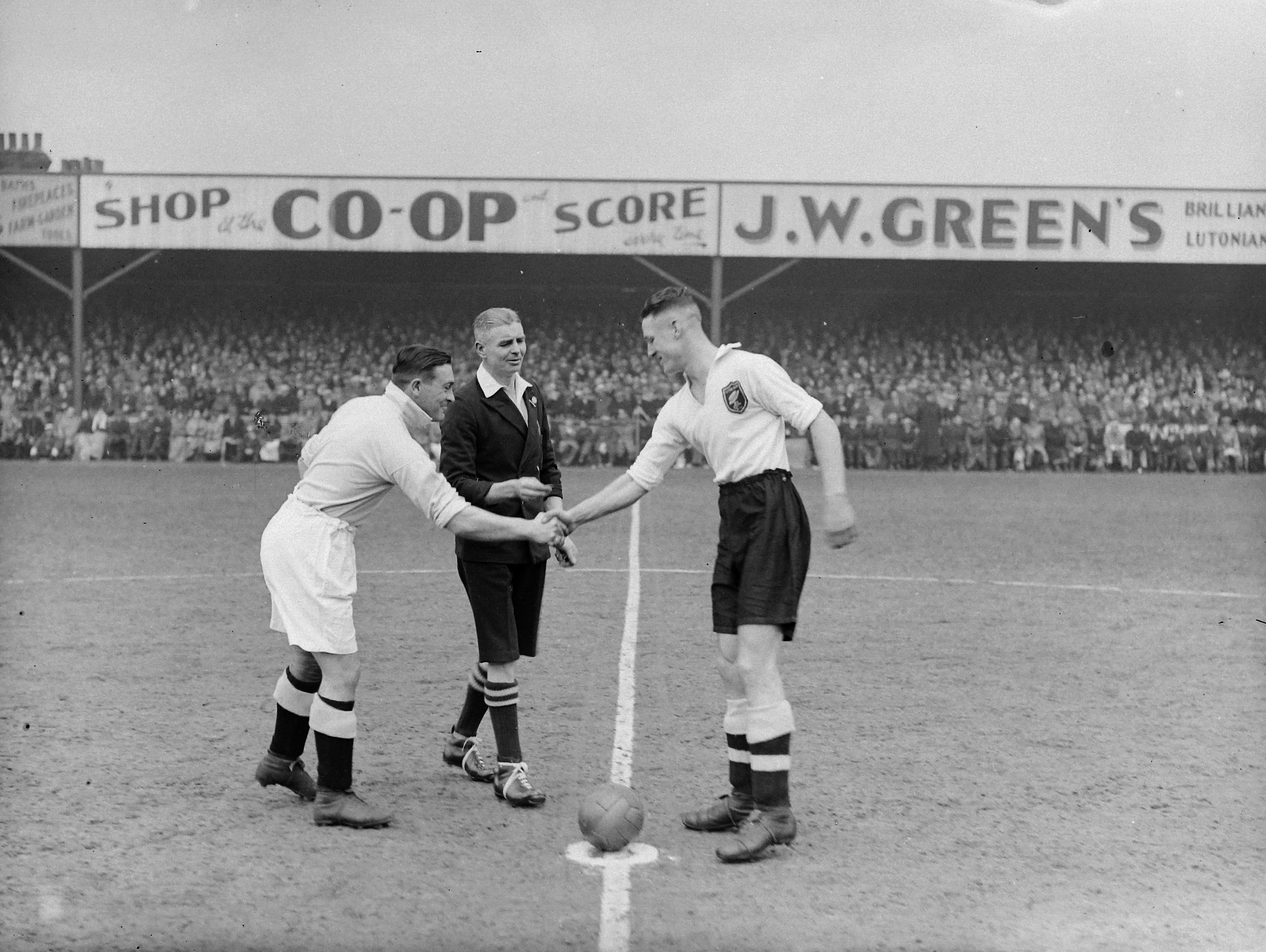 Luton Town FC vs Manchester City (12th Feb 1938) | Hatters Heritage | A ...