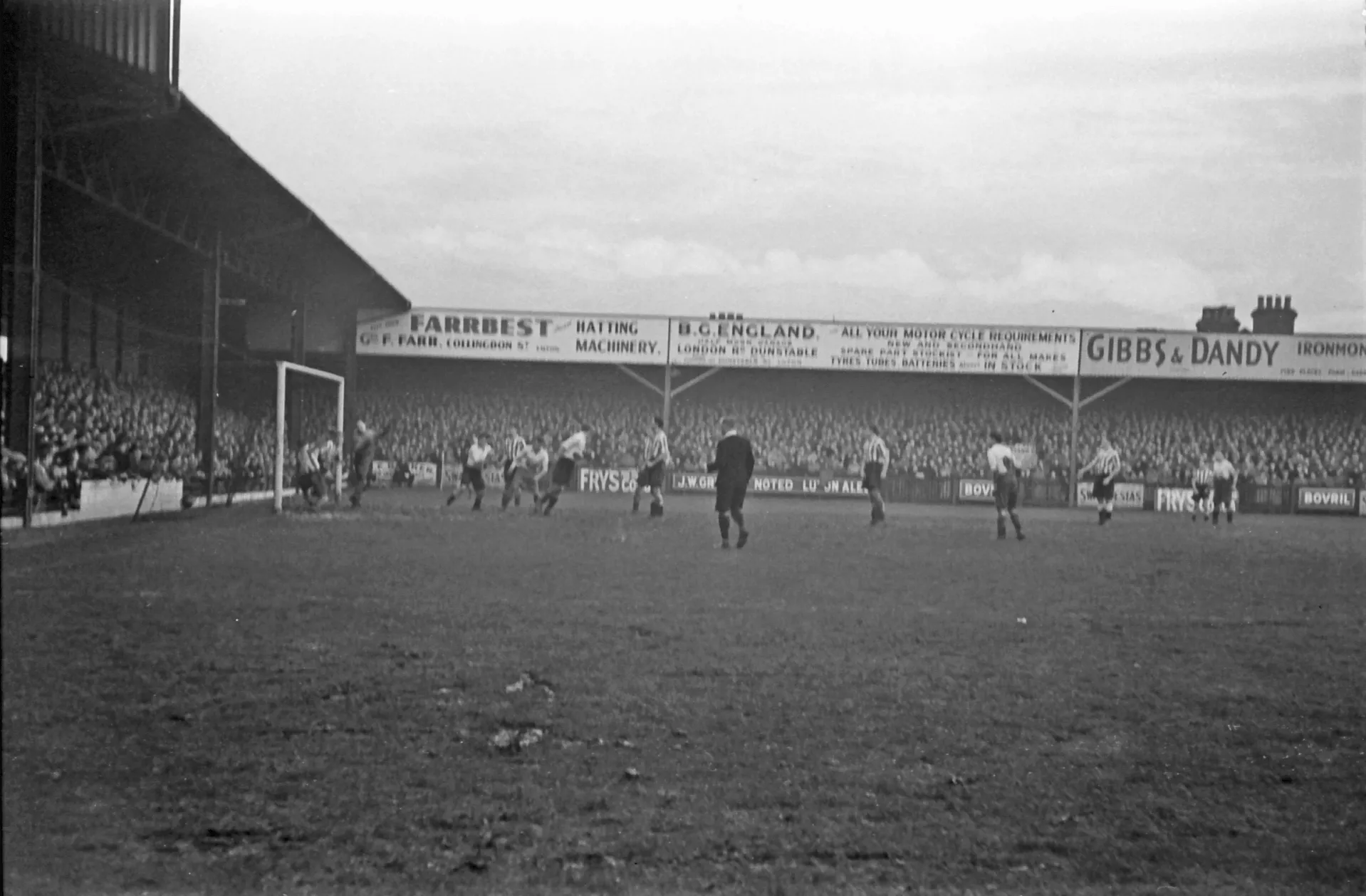 Luton Town FC vs Newcastle United (30th Nov 1946) | Hatters Heritage ...
