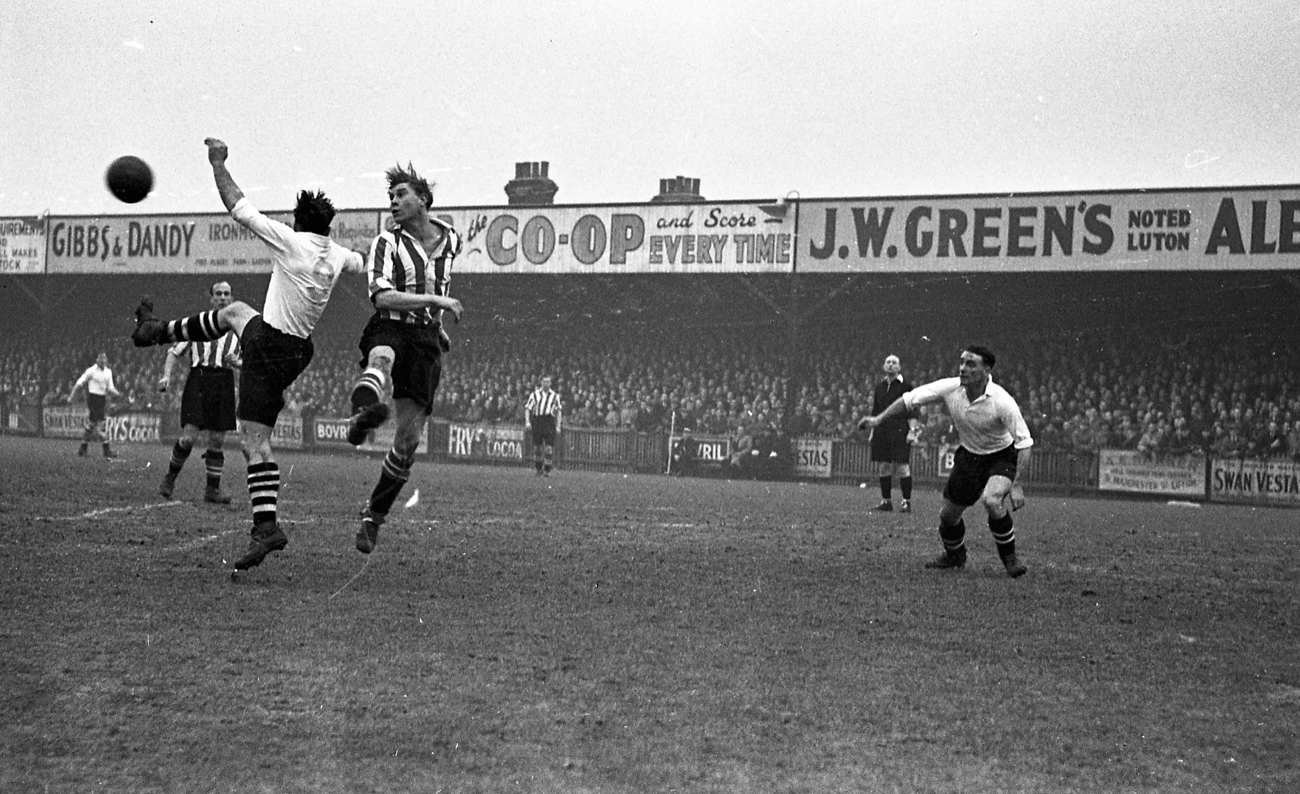 Tommy Kiernan | Hatters Heritage | A History of Luton Town FC