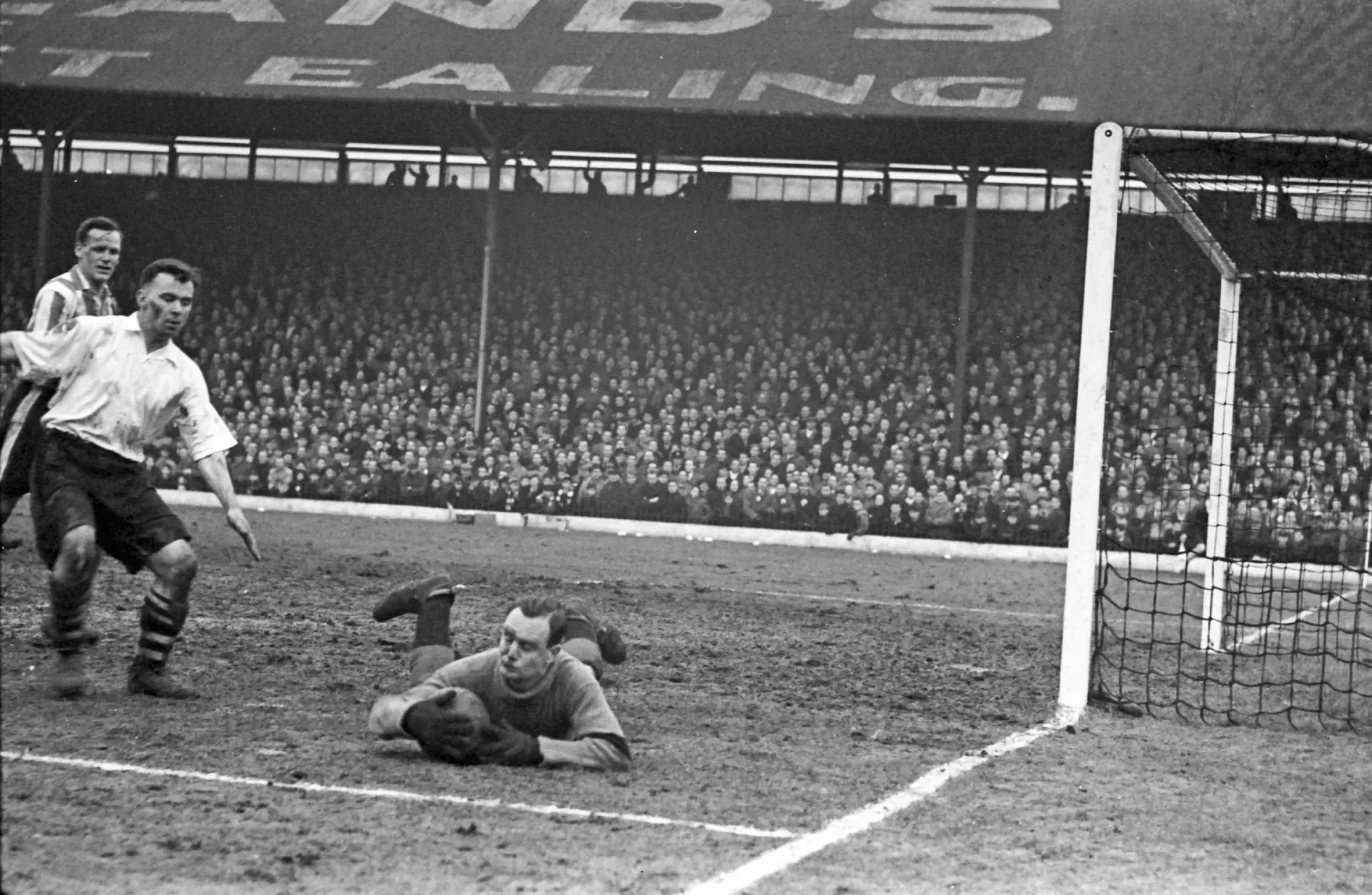 Brentford vs Luton Town FC (6th Feb 1952) | Hatters Heritage | A ...