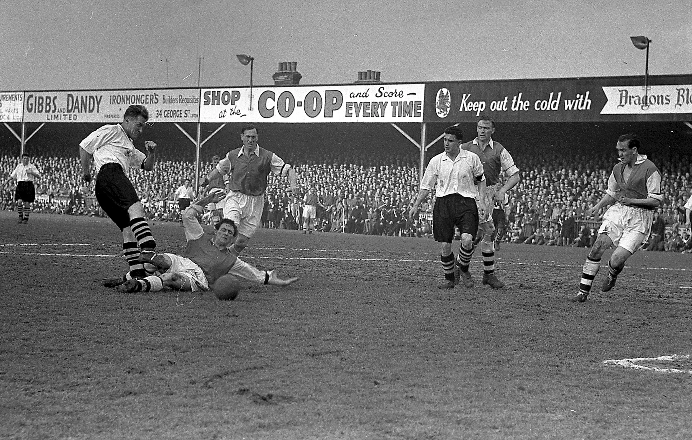 Luton Town FC vs Arsenal (8th Mar 1952) | Hatters Heritage | A History ...