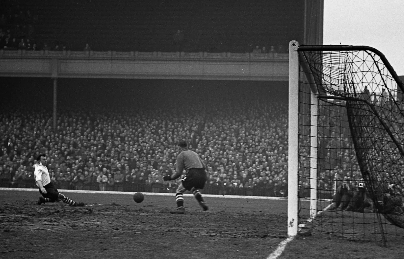Luton Town FC vs Brentford (18th Feb 1952) | Hatters Heritage | A ...