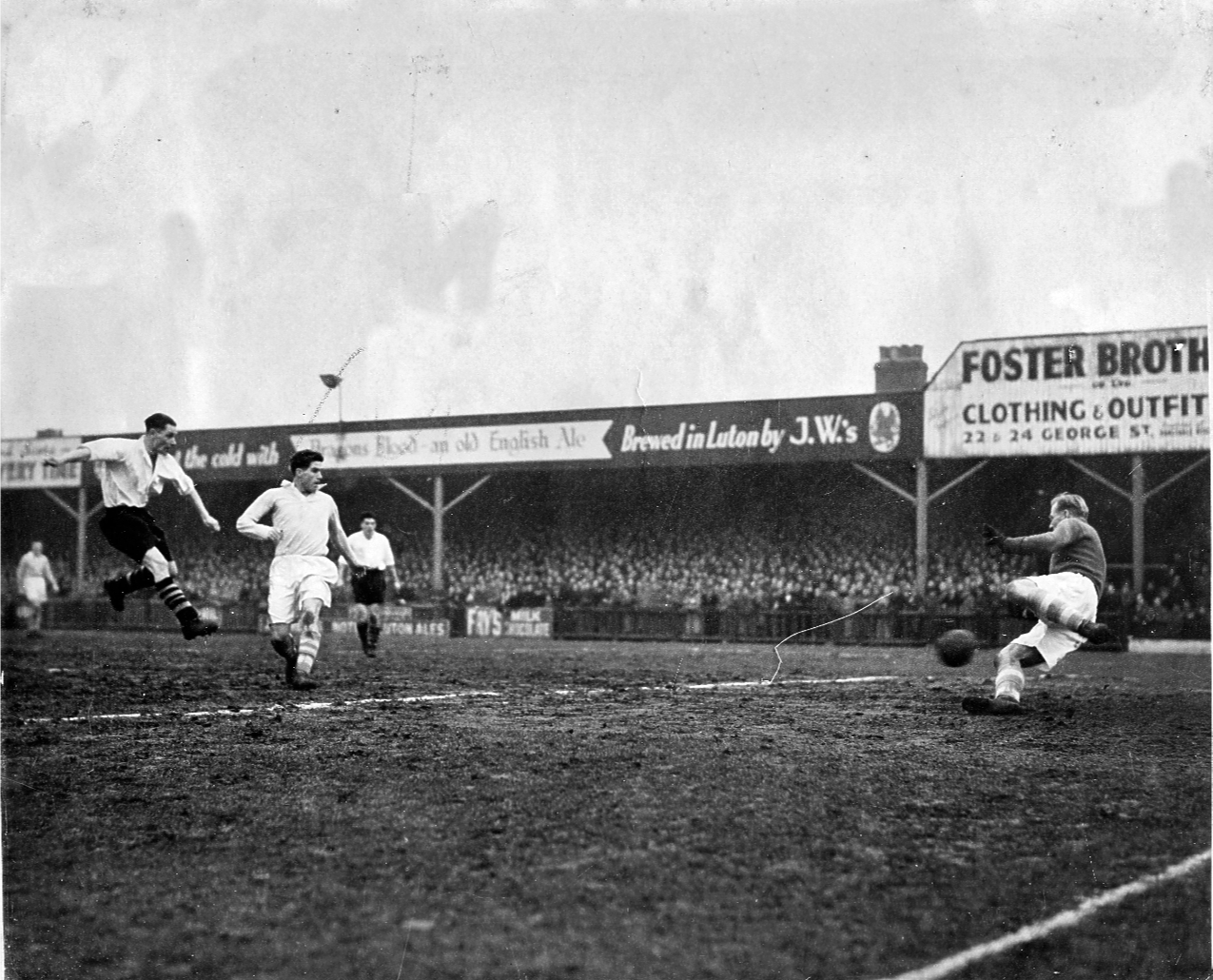 Luton Town FC vs Manchester City (4th Feb 1953) | Hatters Heritage | A ...