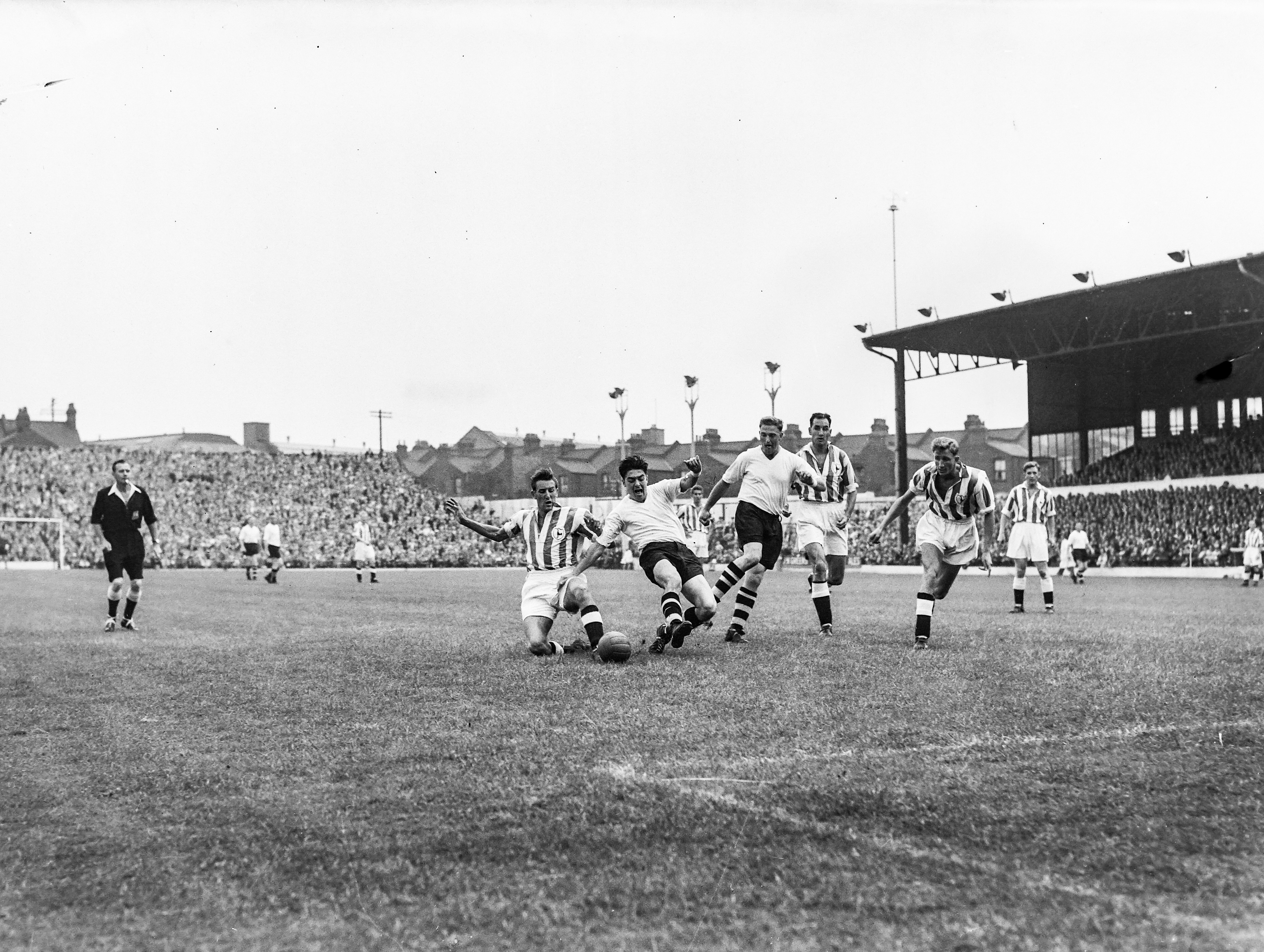 Luton Town FC vs Tottenham Hotspur (27th Aug 1955) | Hatters Heritage ...