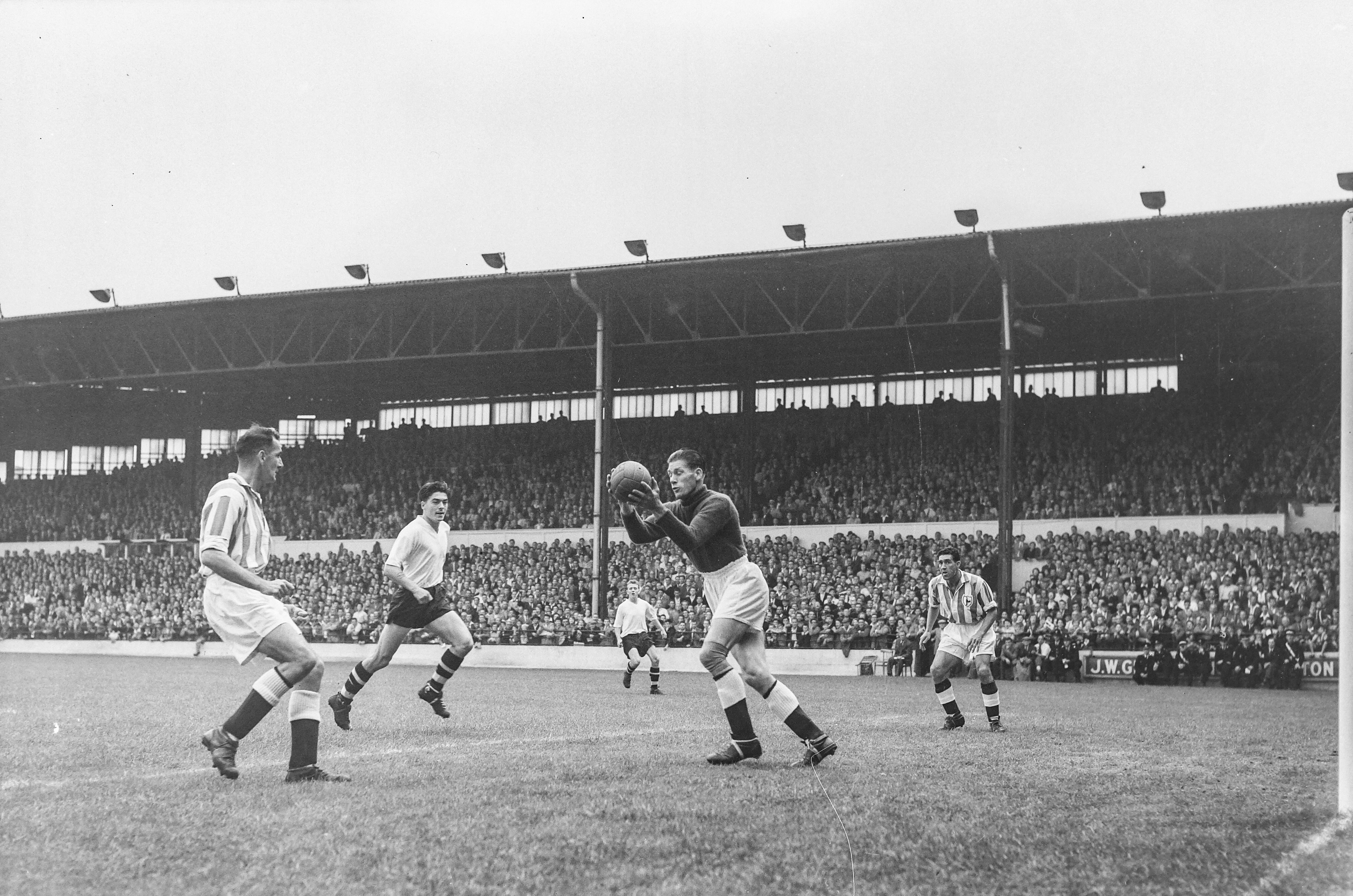 Luton Town FC vs Tottenham Hotspur (27th Aug 1955) | Hatters Heritage ...