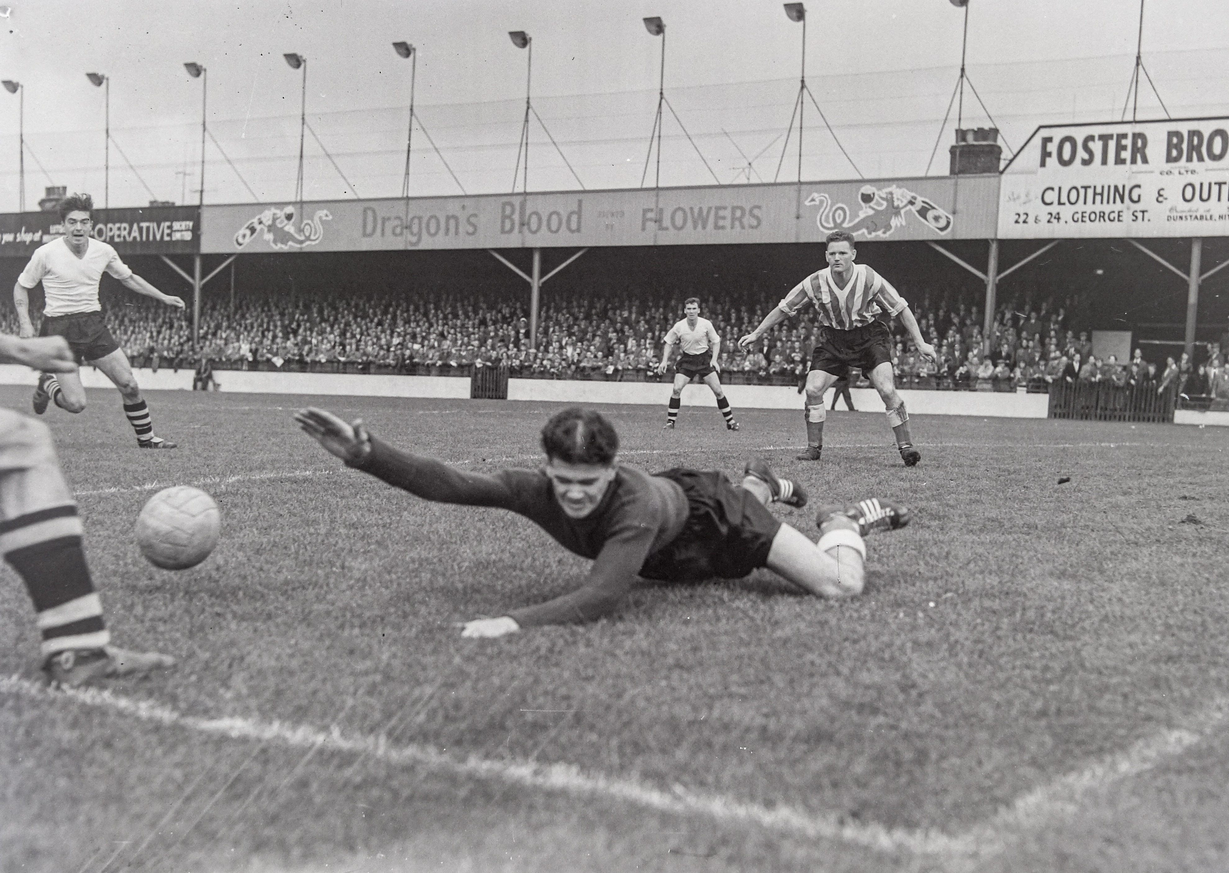 Luton Town FC vs Sunderland (18th Aug 1956) | Hatters Heritage | A ...