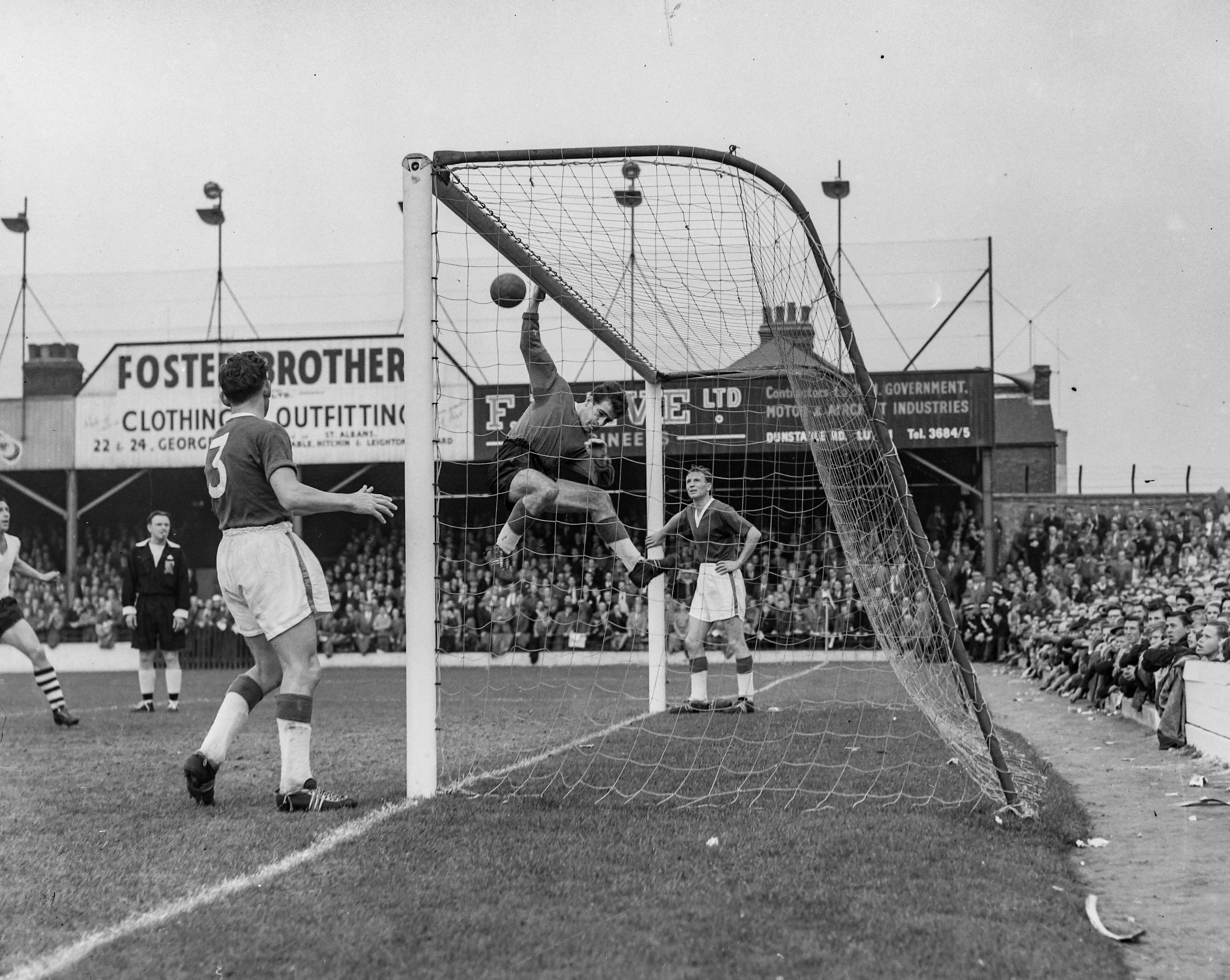 Luton Town FC vs Everton (21st Sep 1957) | Hatters Heritage | A History ...