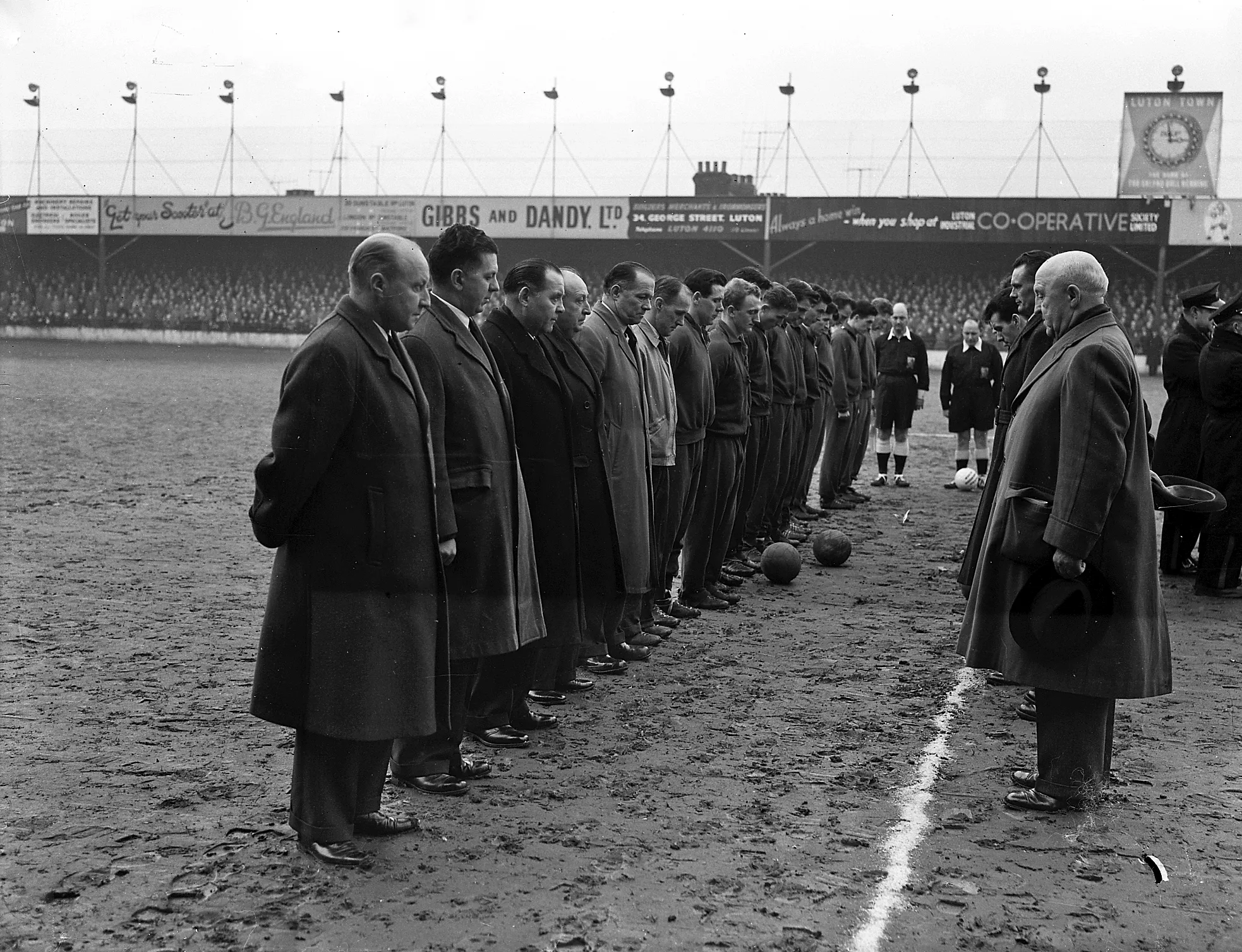 Luton Town FC vs Sunderland (8th Feb 1958) | Hatters Heritage | A ...