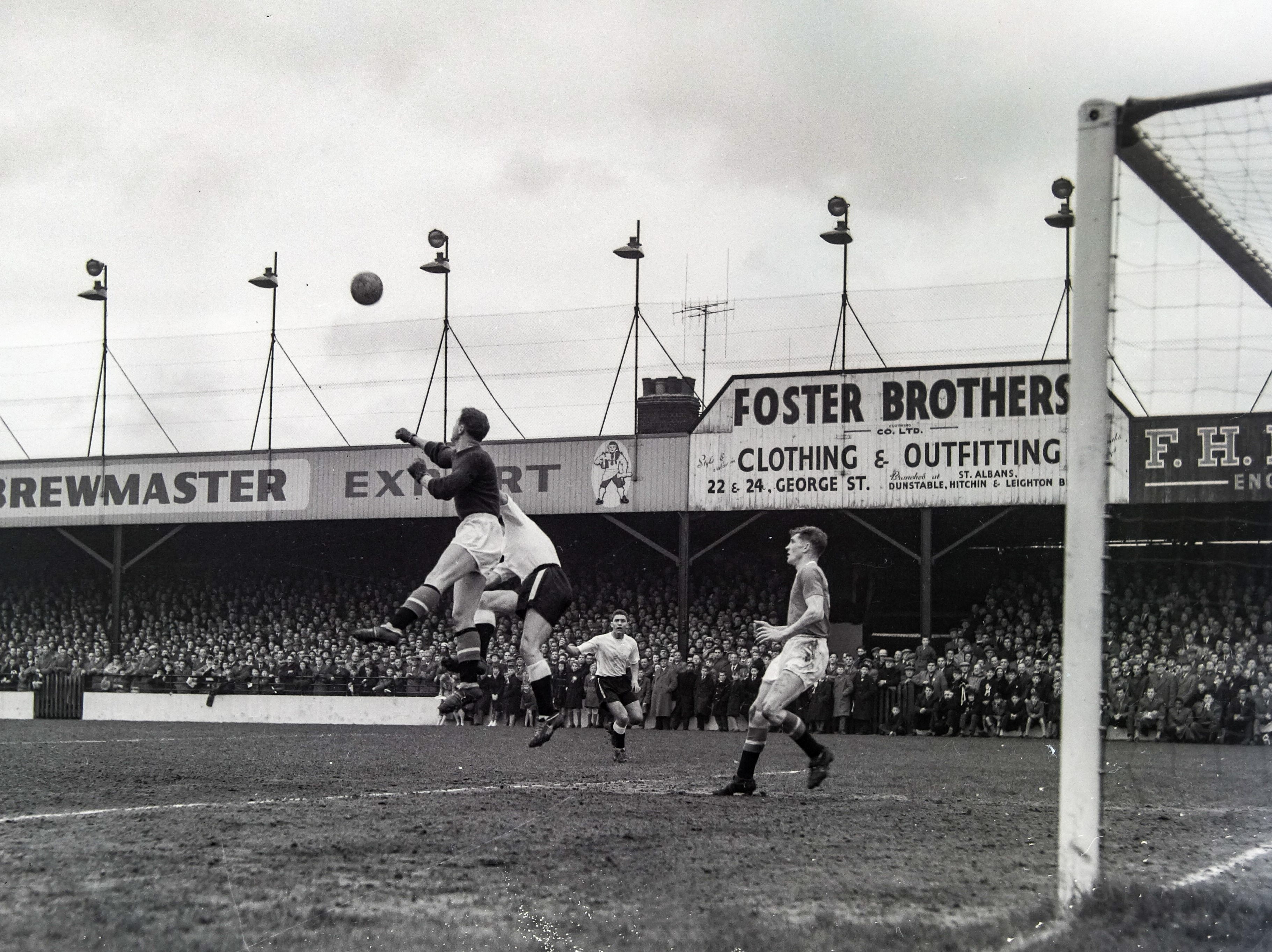 Luton Town FC vs Manchester United (11th Apr 1959) | Hatters Heritage ...