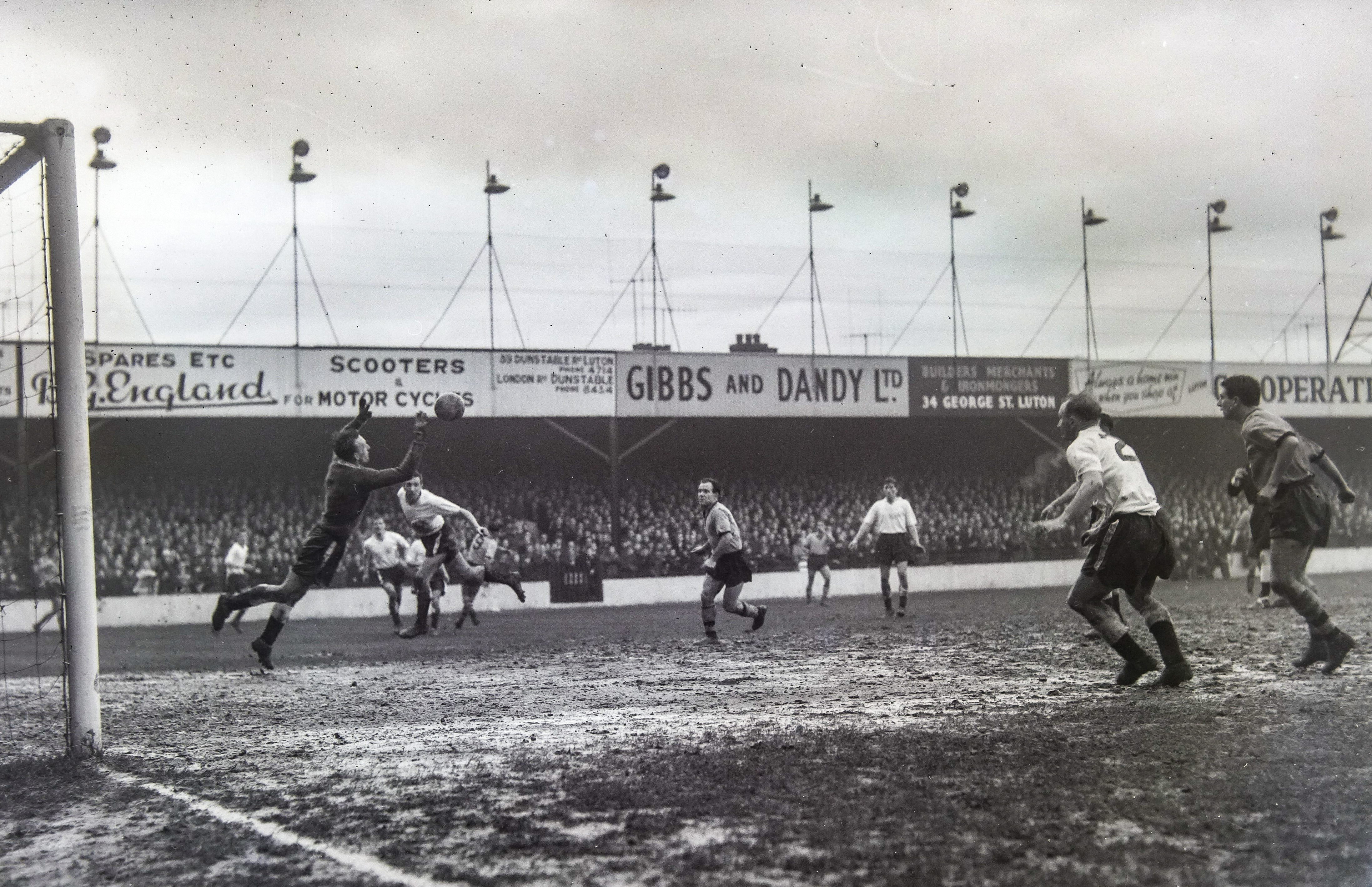 Luton Town FC vs Wolverhampton Wanderers (20th Feb 1960) | Hatters ...