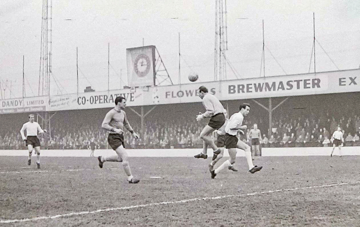 Tommy McKechnie | Hatters Heritage | A History of Luton Town FC