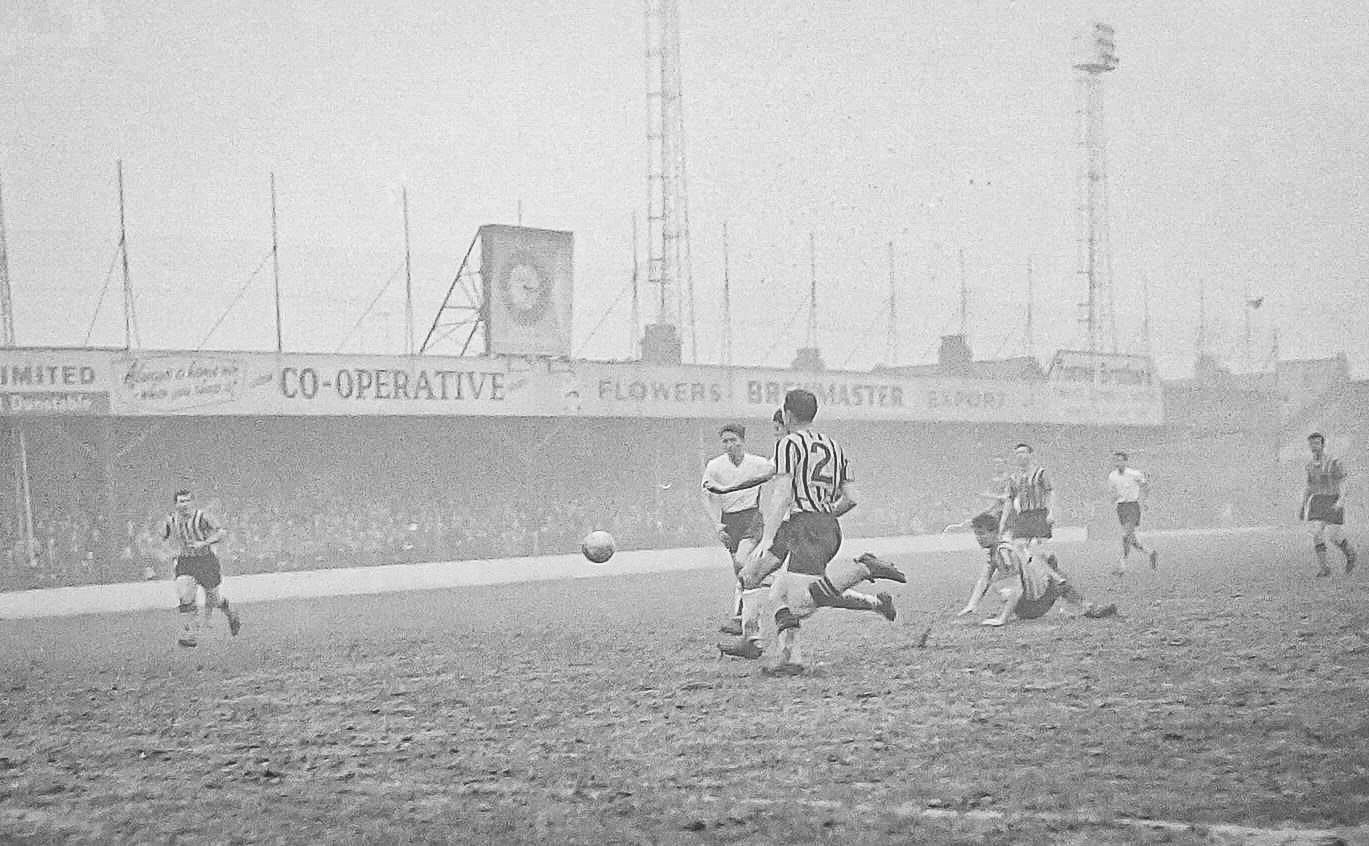 Luton Town FC vs Hull City (29th Feb 1964) | Hatters Heritage | A ...