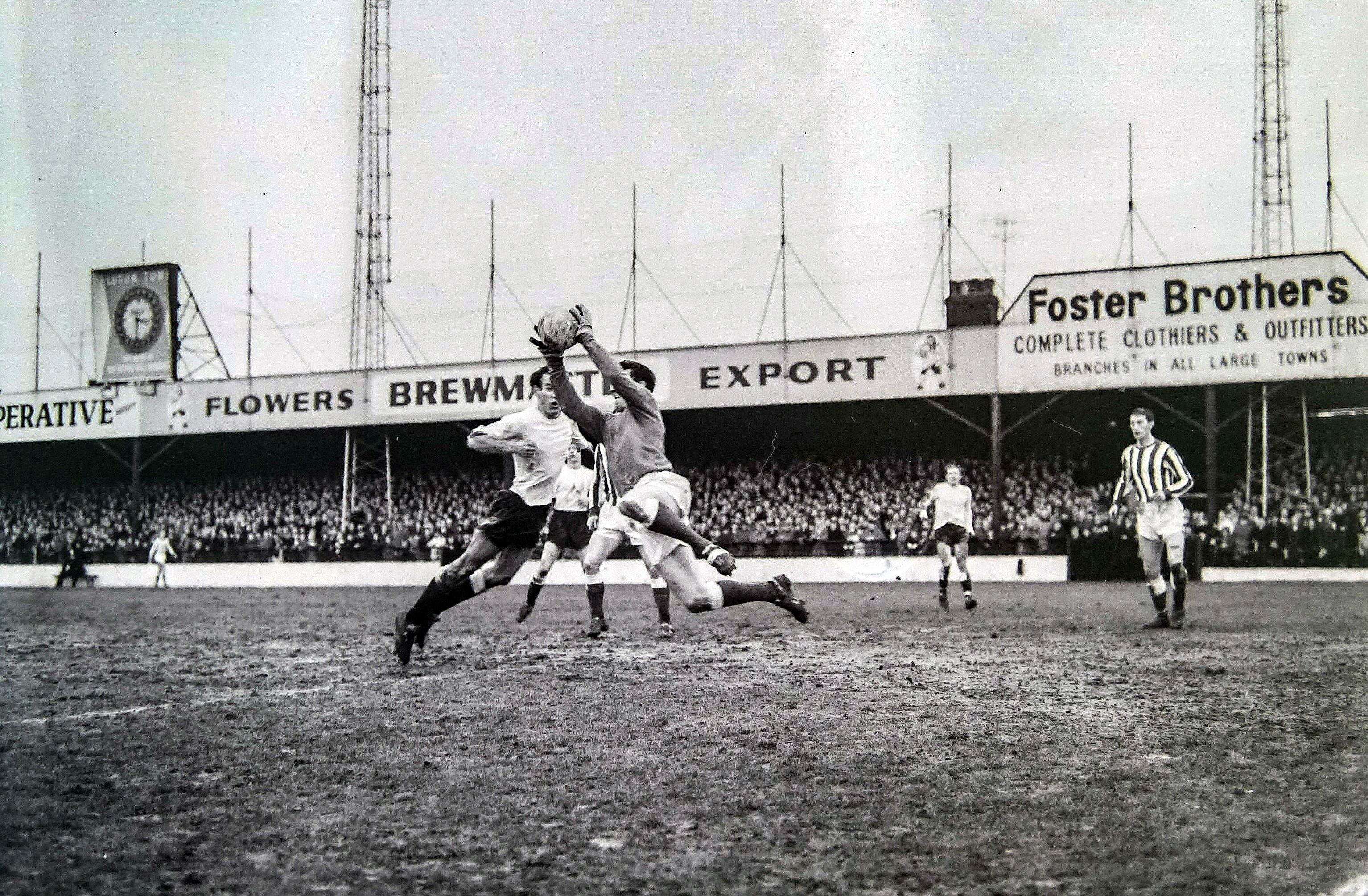 Tommy McKechnie | Hatters Heritage | A History of Luton Town FC