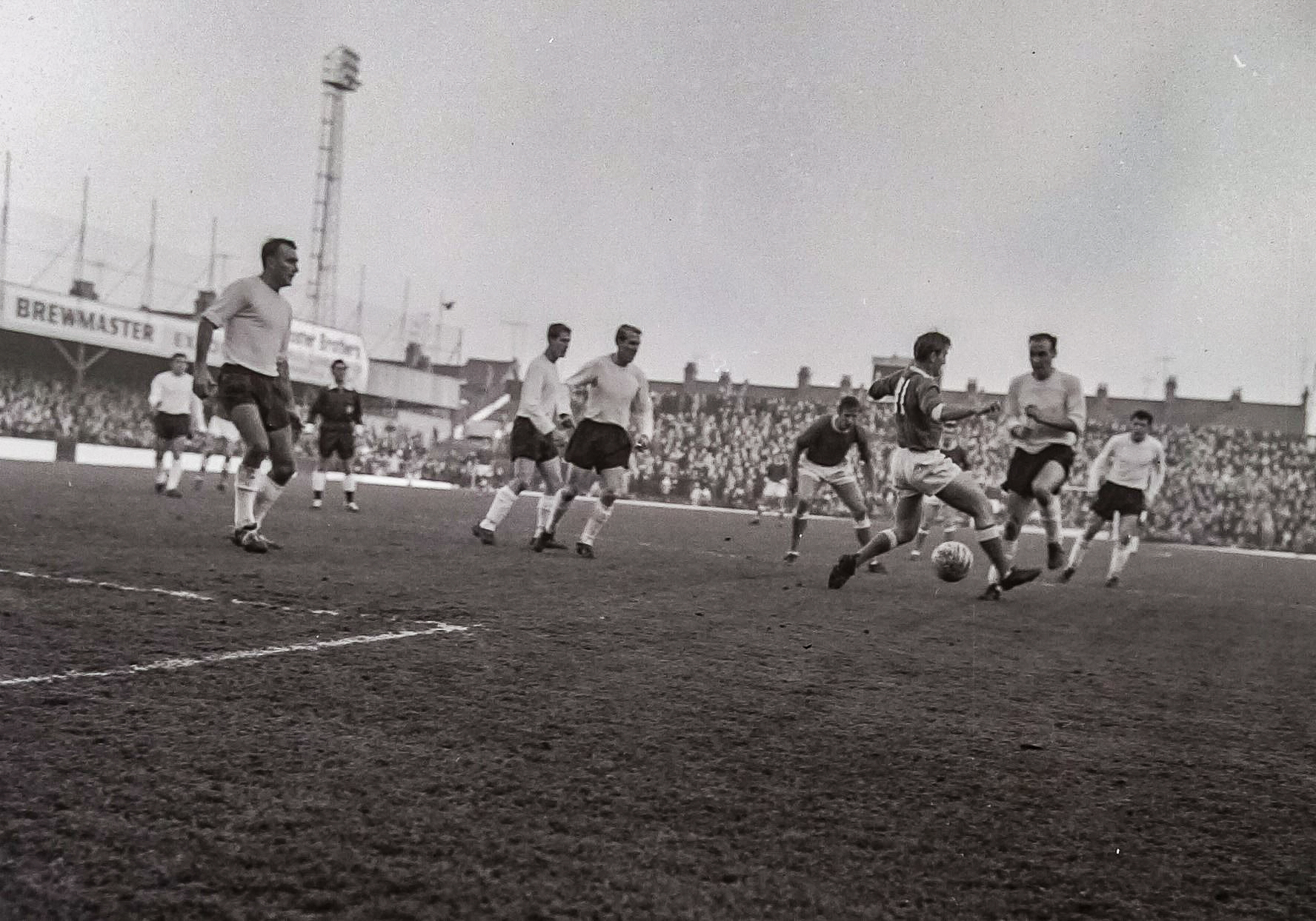 Bobby Thomson | Hatters Heritage | A History of Luton Town FC