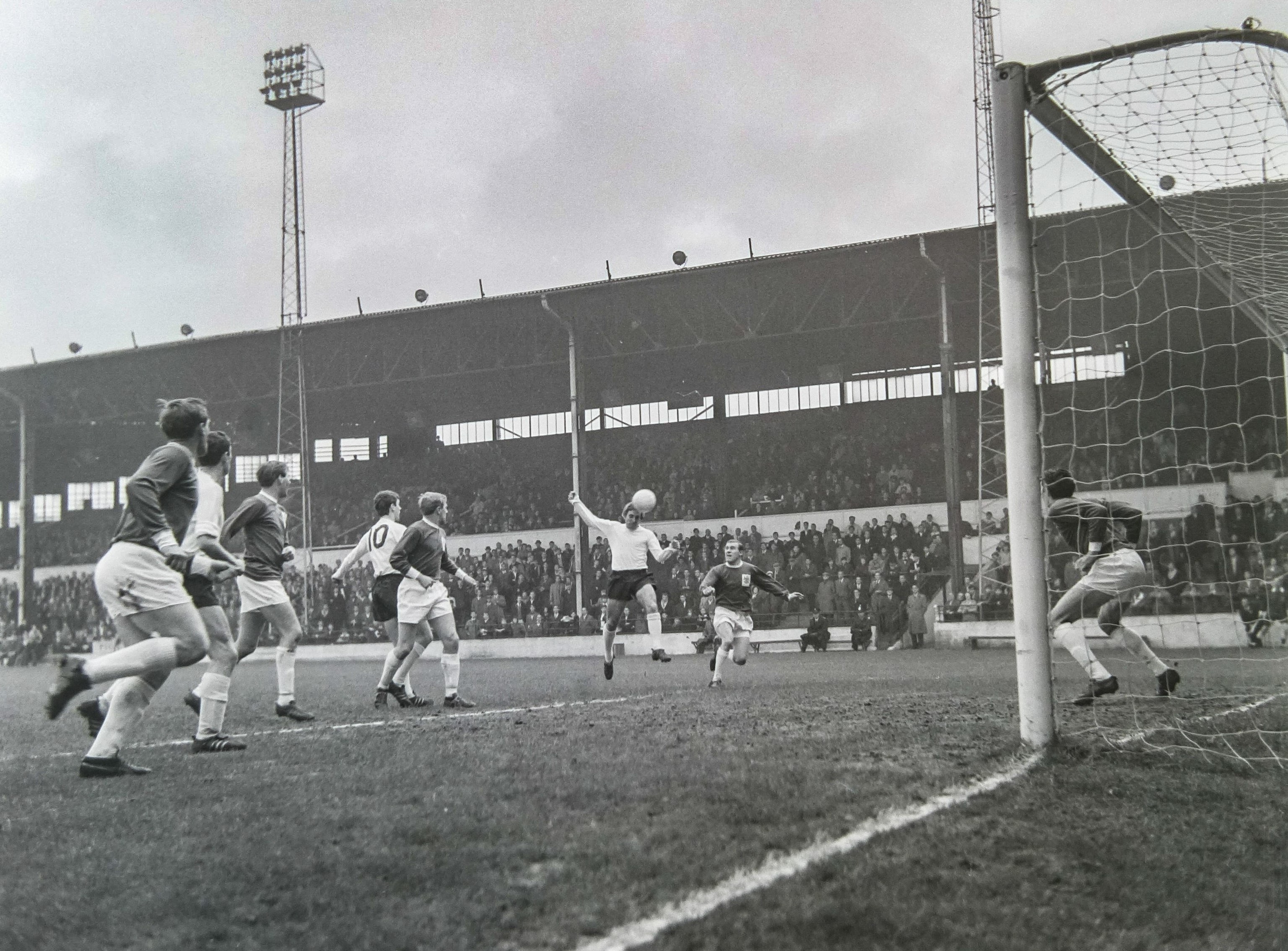 Ray Whittaker | Hatters Heritage | A History of Luton Town FC