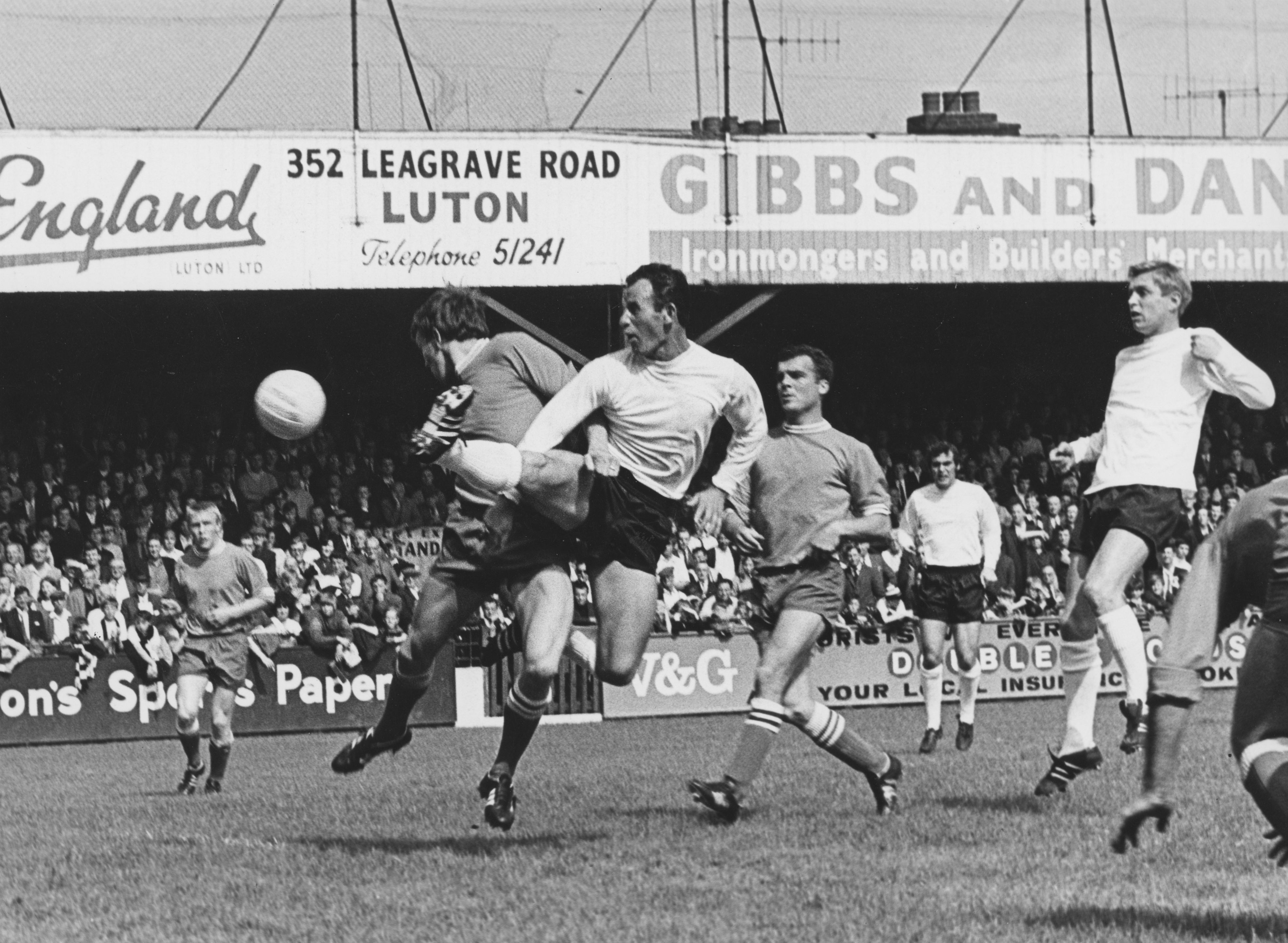 Luton Town FC vs Oldham Athletic (10th Aug 1968) | Hatters Heritage | A ...
