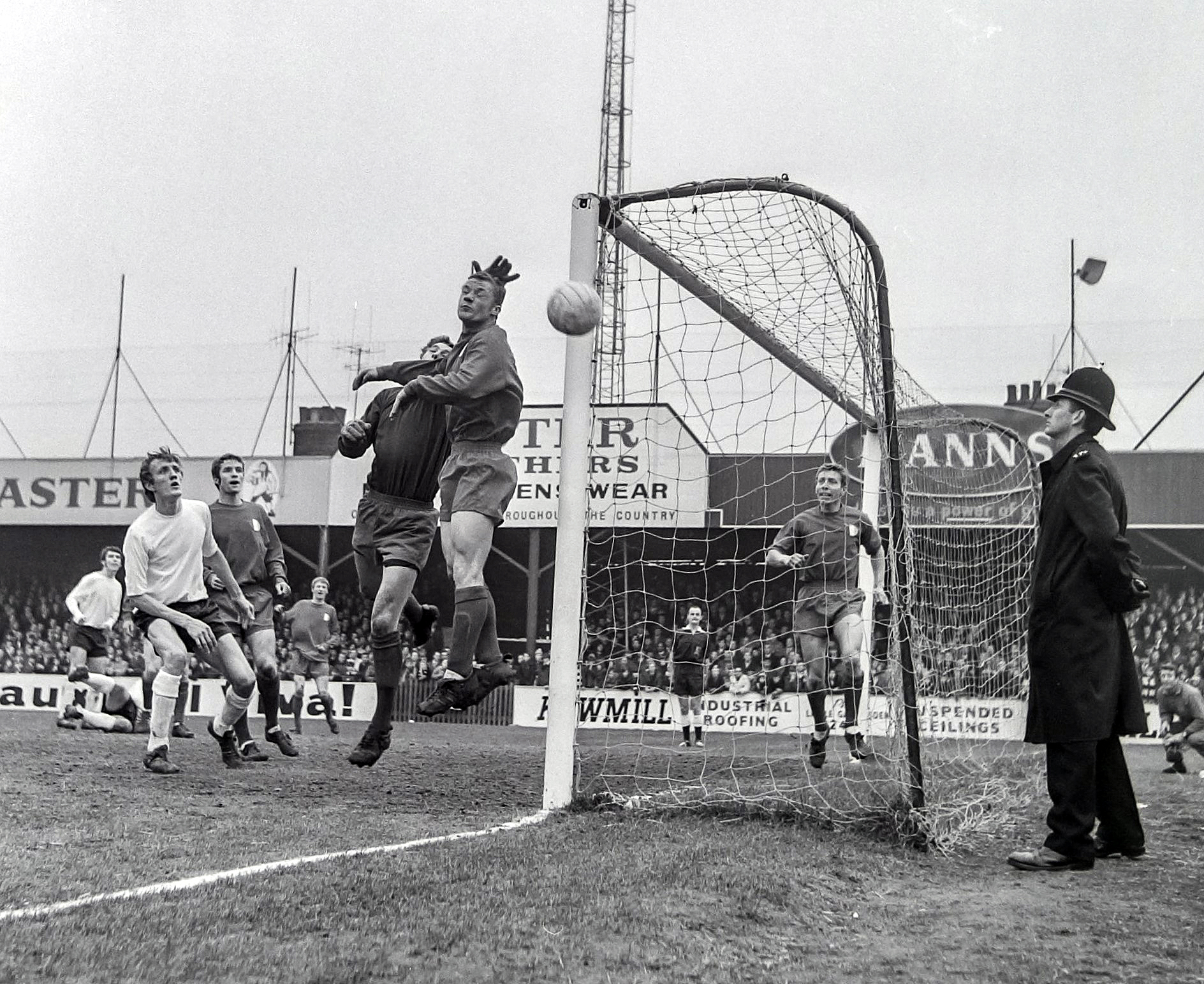Luton Town FC vs Orient (29th Mar 1969) | Hatters Heritage | A History ...