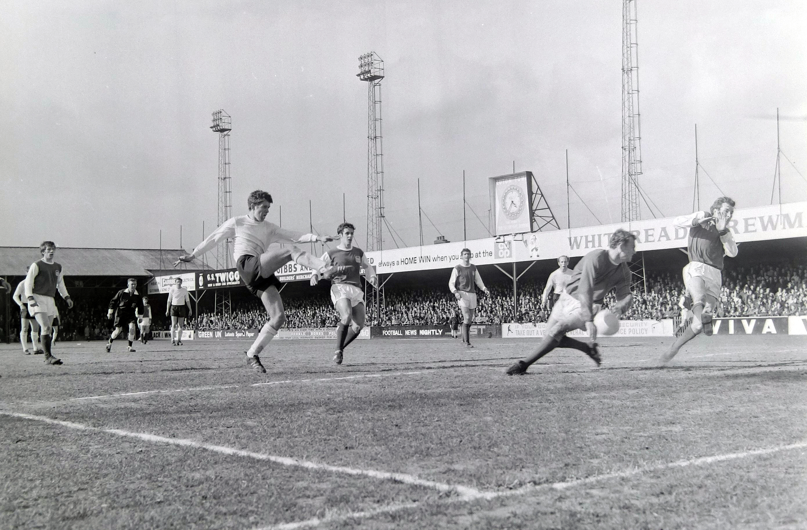 Luton Town FC vs Brighton & Hove Albion (12th Apr 1969) | Hatters ...