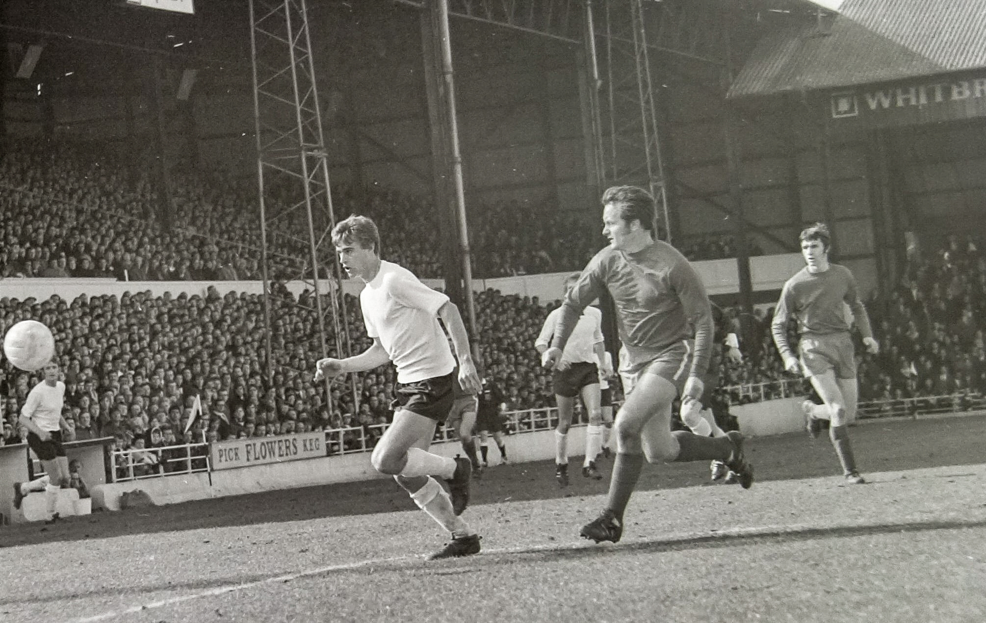 Viv Busby | Hatters Heritage | A History of Luton Town FC