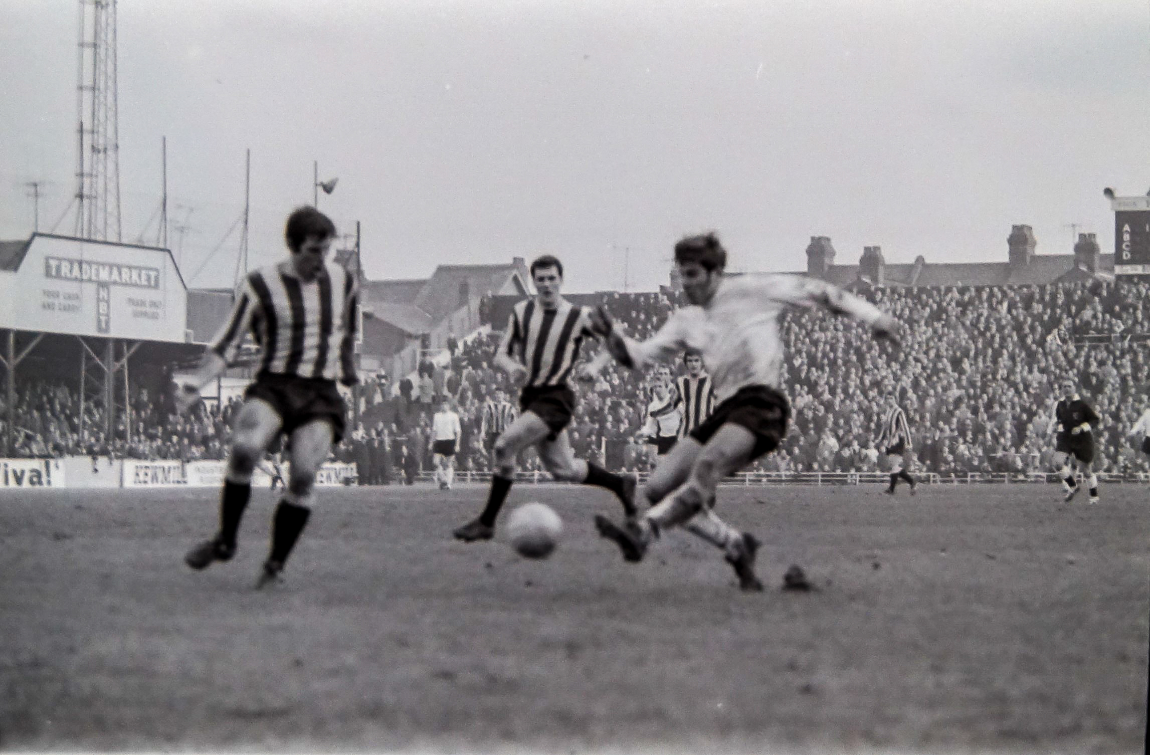 Luton Town FC vs Bradford City (13th Dec 1969) | Hatters Heritage | A ...