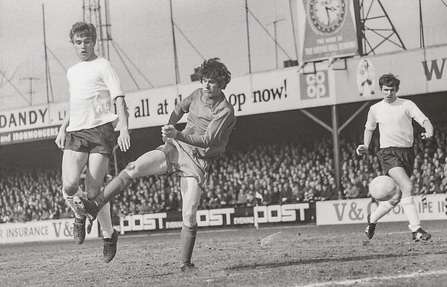 Viv Busby | Hatters Heritage | A History of Luton Town FC