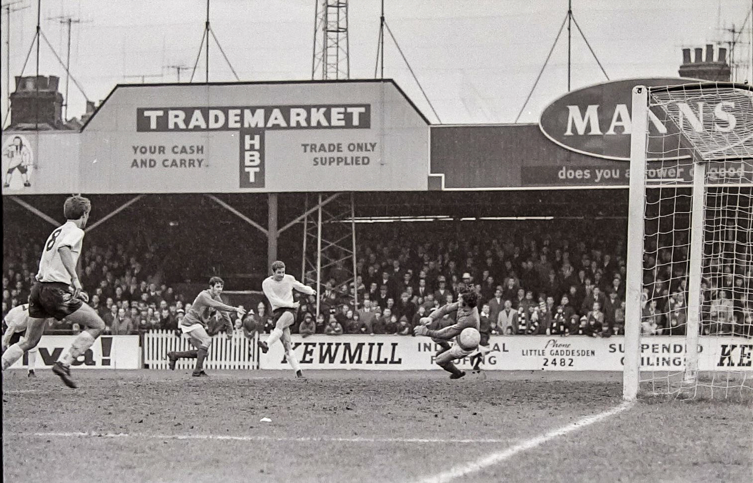 Luton Town FC vs Reading (28th Mar 1970) | Hatters Heritage | A History ...