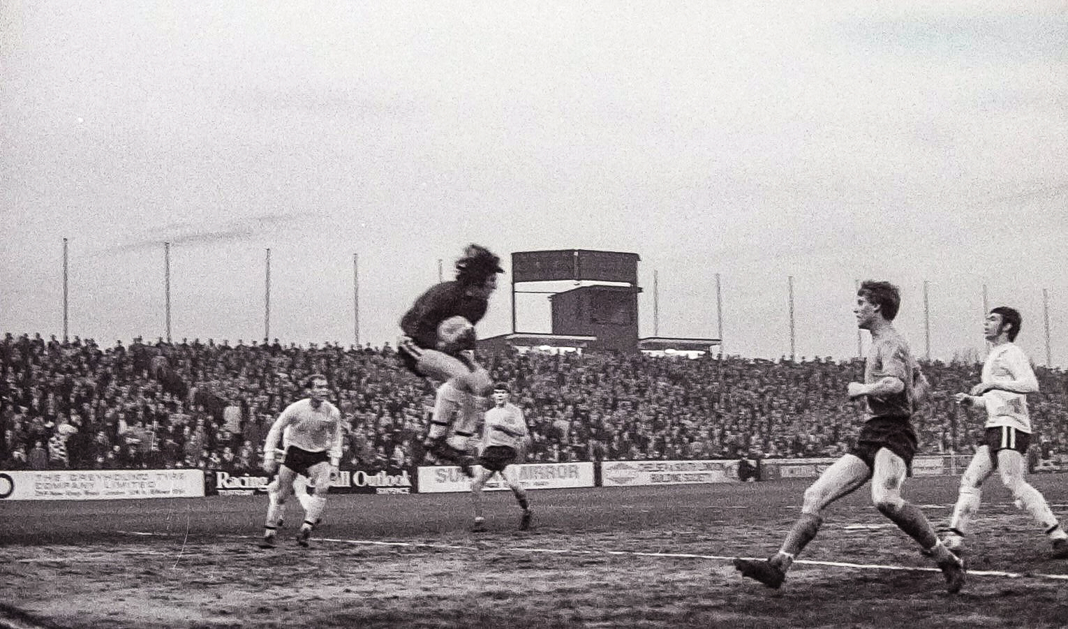 Viv Busby | Hatters Heritage | A History of Luton Town FC