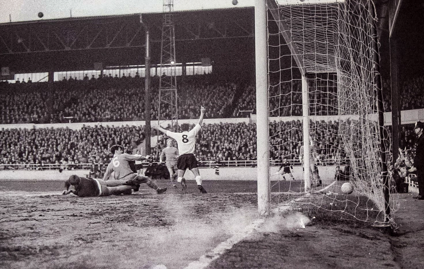 Viv Busby | Hatters Heritage | A History of Luton Town FC