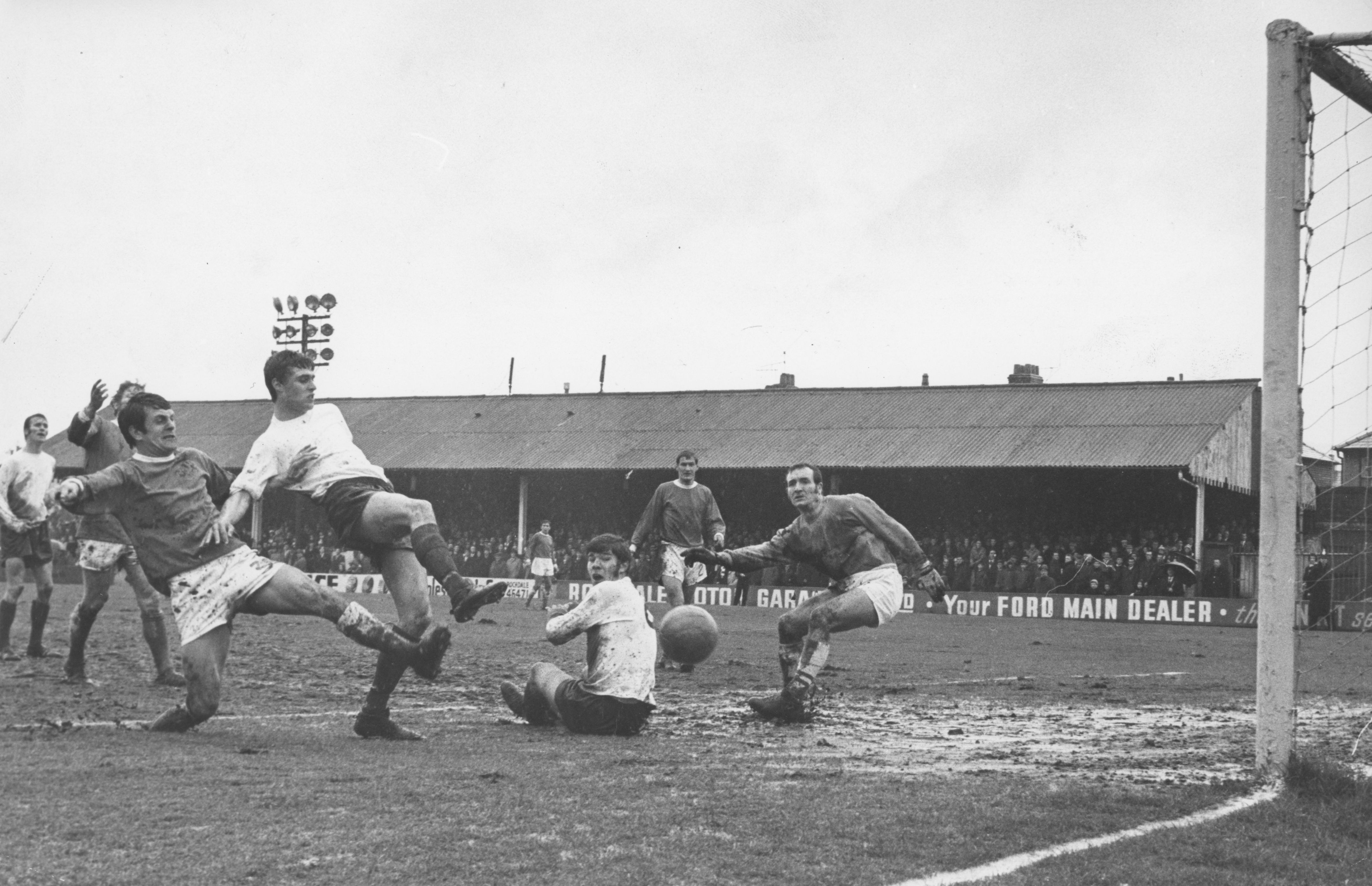 Viv Busby | Hatters Heritage | A History of Luton Town FC