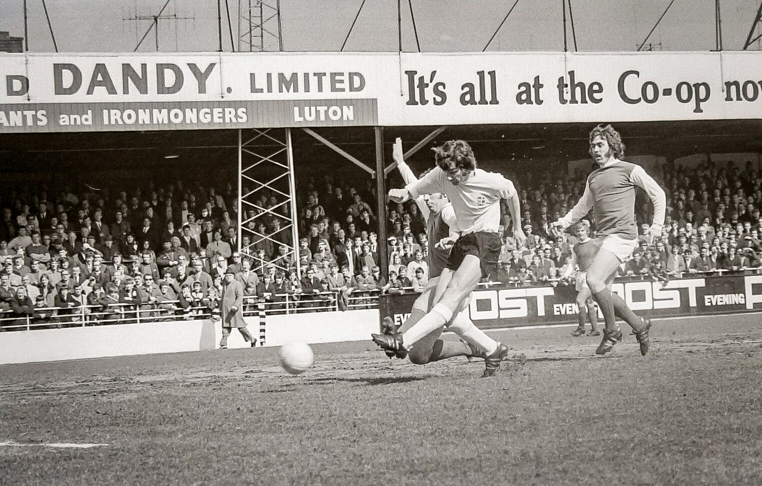 Luton Town FC vs Sheffield Wednesday (17th Apr 1971) | Hatters Heritage ...