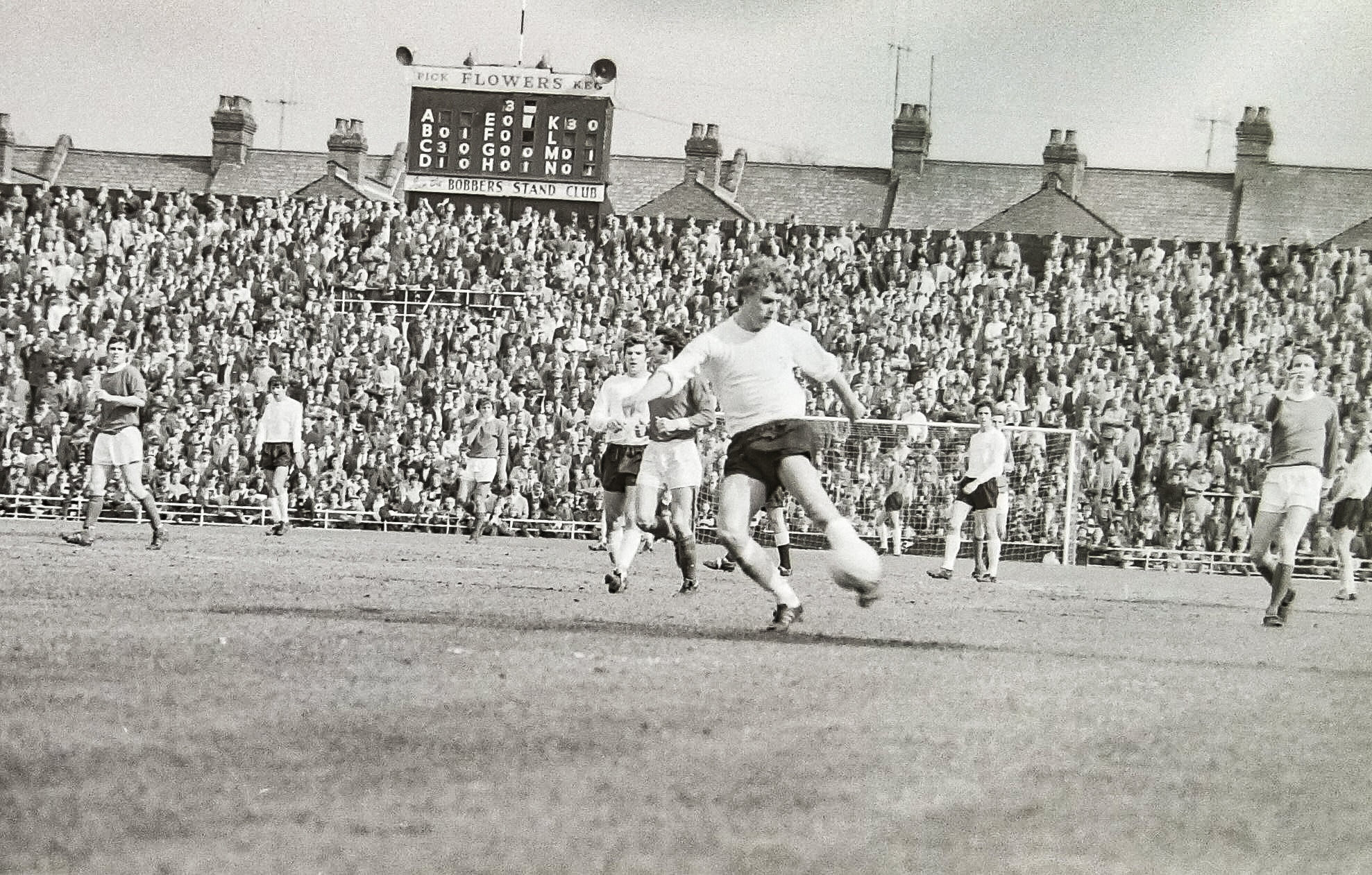 Luton Town FC vs Swindon Town (1st May 1971) | Hatters Heritage | A ...