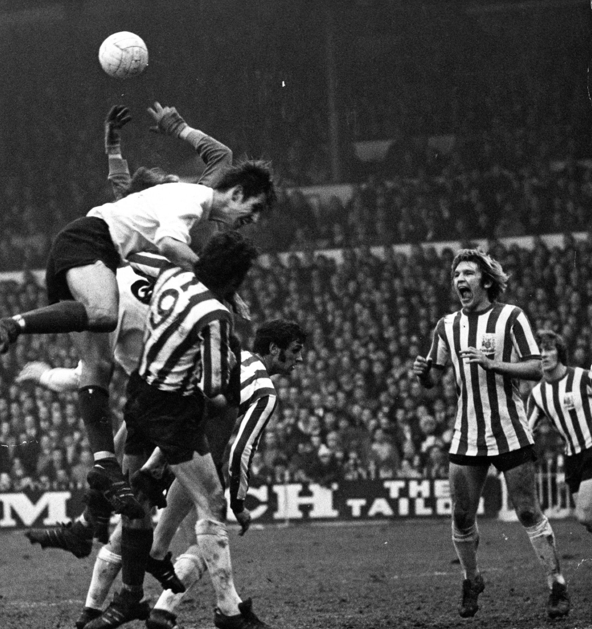 Chris Nicholl | Hatters Heritage | A History of Luton Town FC