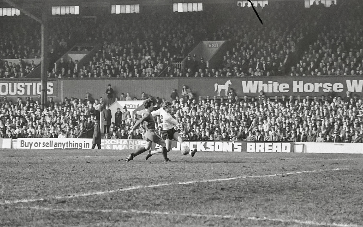 Viv Busby | Hatters Heritage | A History of Luton Town FC