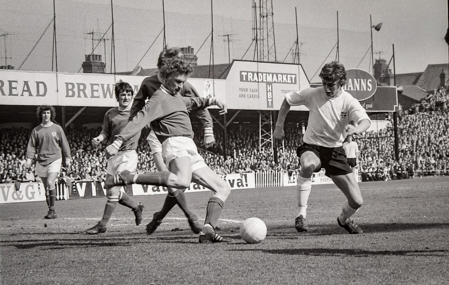 Viv Busby | Hatters Heritage | A History of Luton Town FC