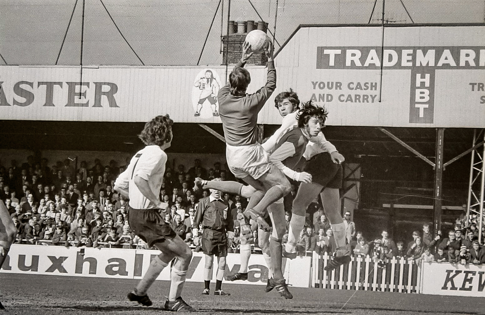 Luton Town FC vs Sheffield Wednesday (17th Apr 1971) | Hatters Heritage ...