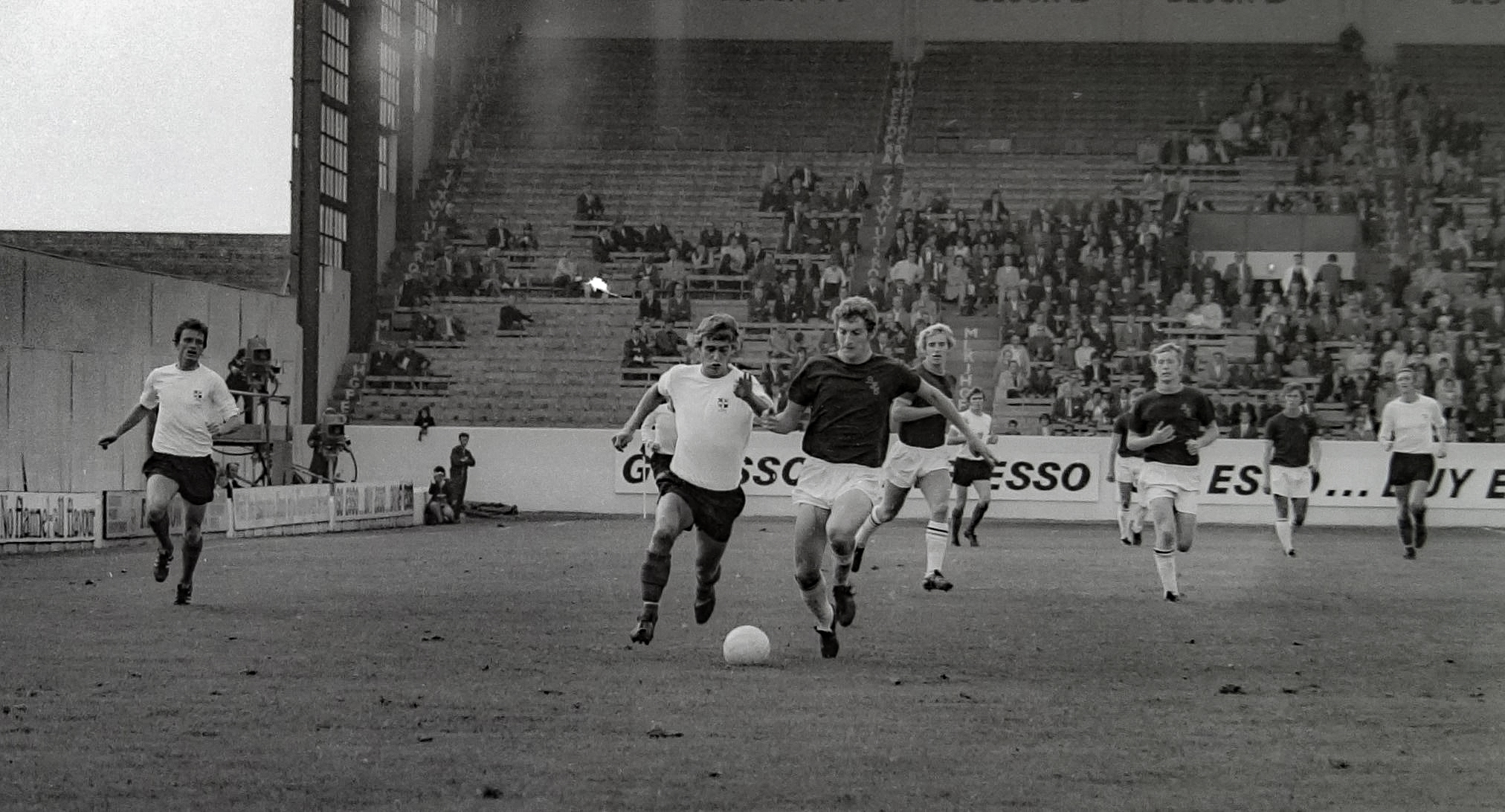 Viv Busby | Hatters Heritage | A History of Luton Town FC