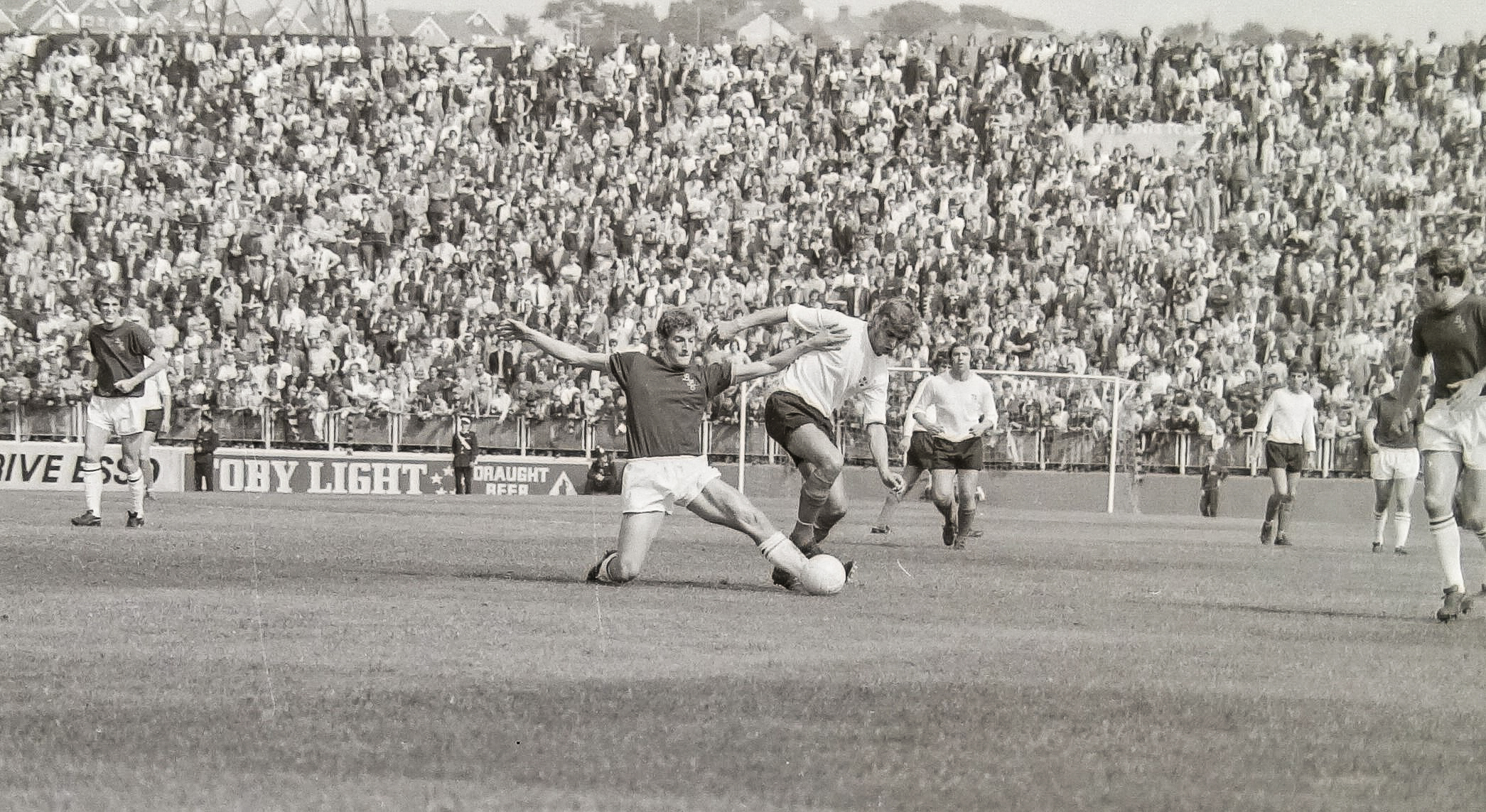 Viv Busby | Hatters Heritage | A History of Luton Town FC