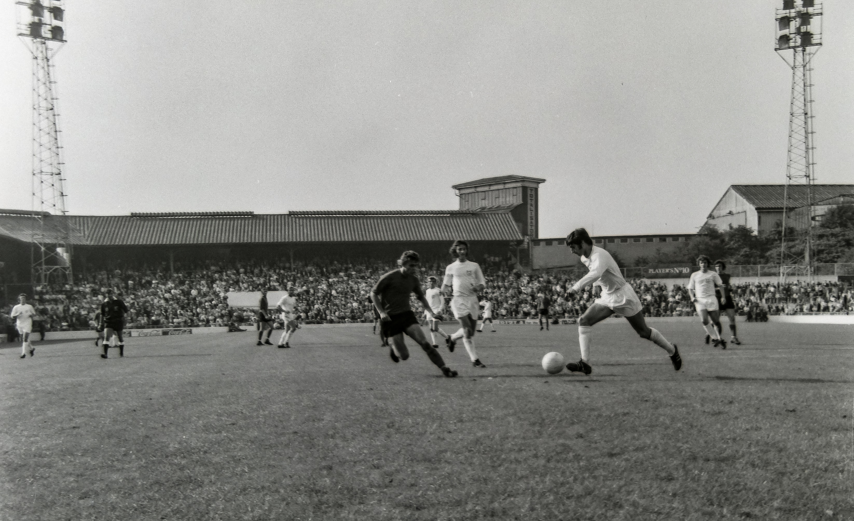 Viv Busby | Hatters Heritage | A History of Luton Town FC
