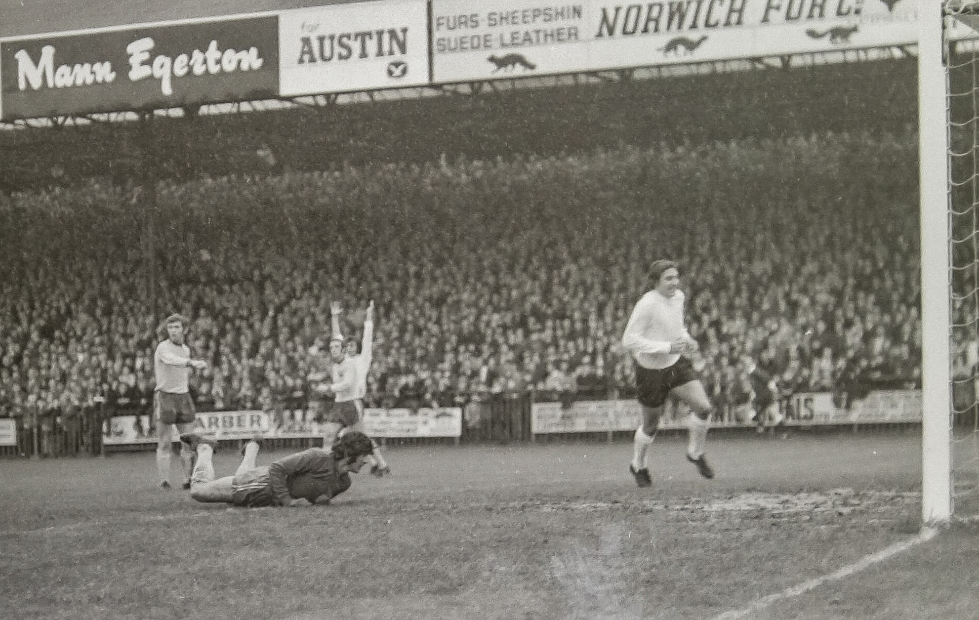 Vic Halom | Hatters Heritage | A History of Luton Town FC