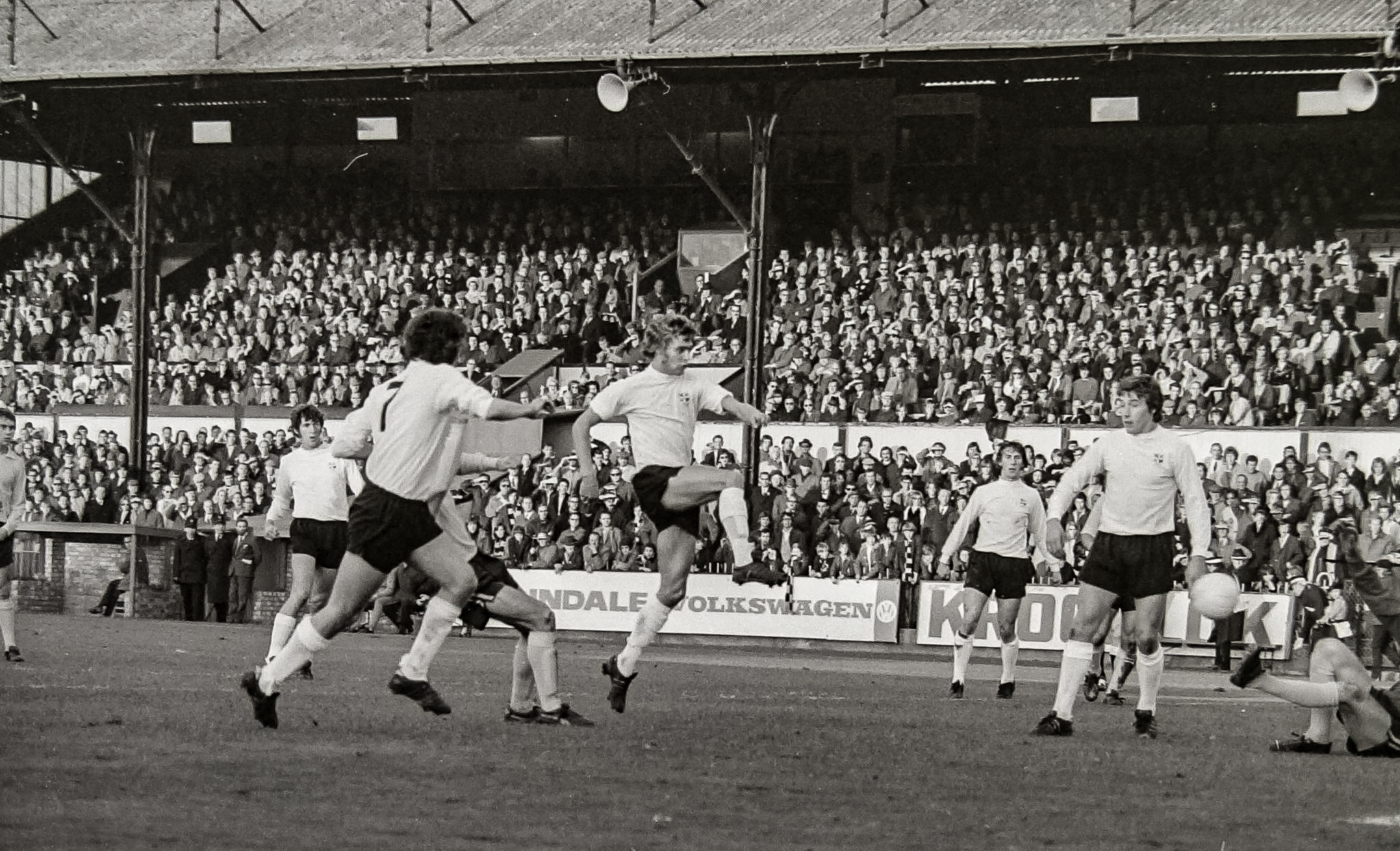 Viv Busby | Hatters Heritage | A History of Luton Town FC