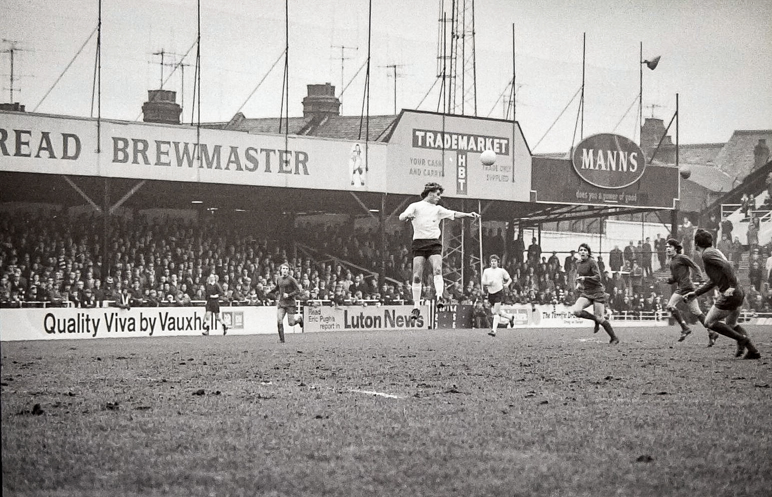 Viv Busby | Hatters Heritage | A History of Luton Town FC