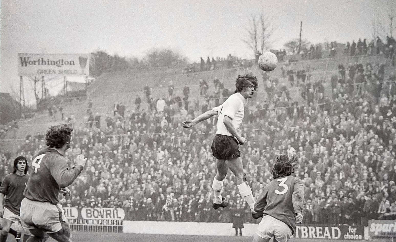 Viv Busby | Hatters Heritage | A History of Luton Town FC