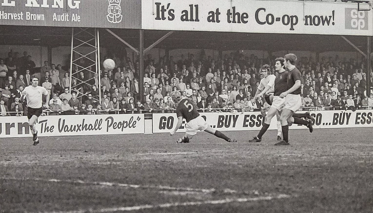 Viv Busby | Hatters Heritage | A History of Luton Town FC