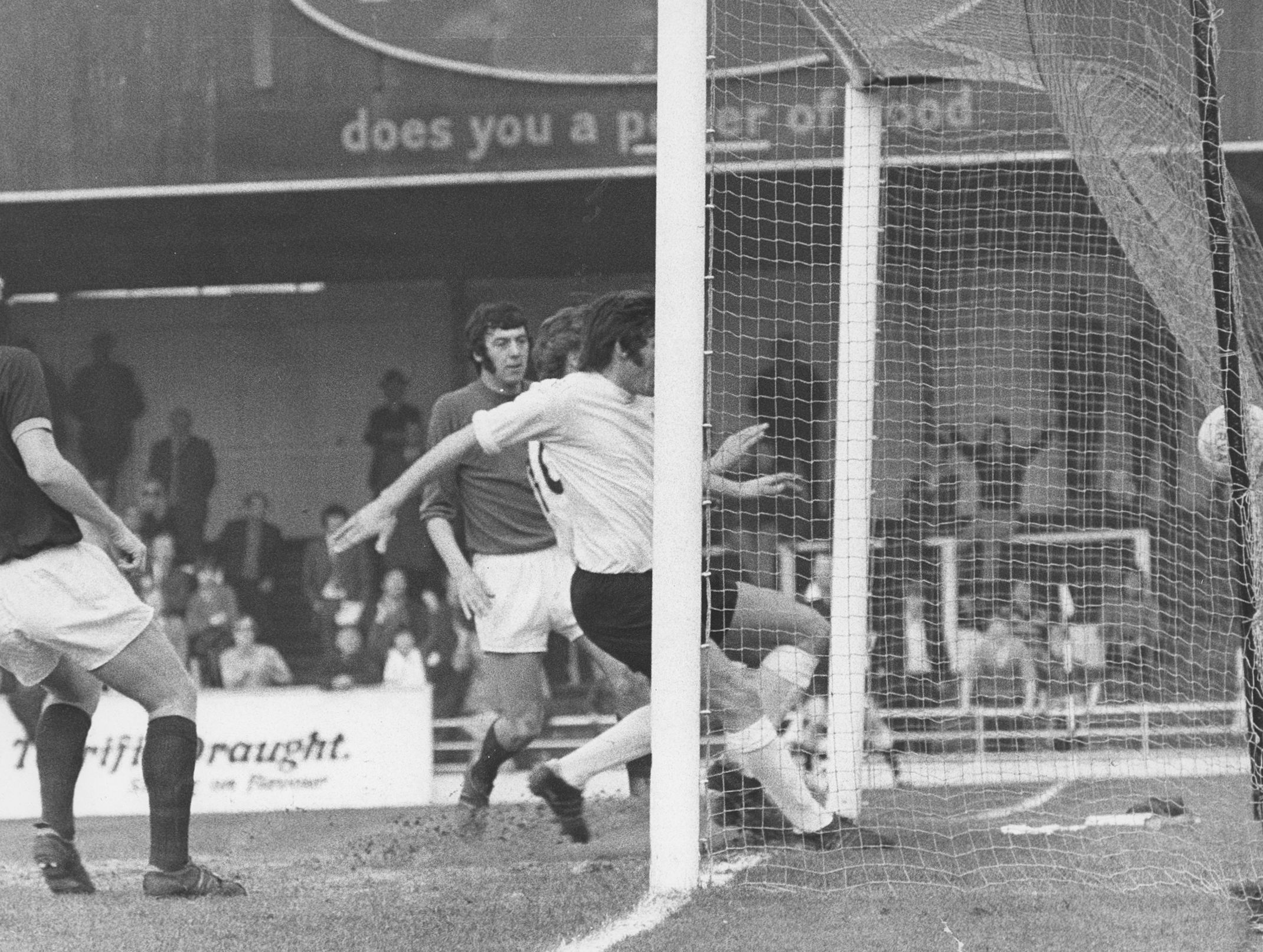 Viv Busby | Hatters Heritage | A History of Luton Town FC