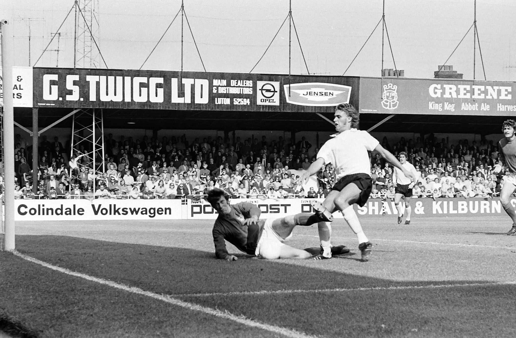 Viv Busby | Hatters Heritage | A History of Luton Town FC