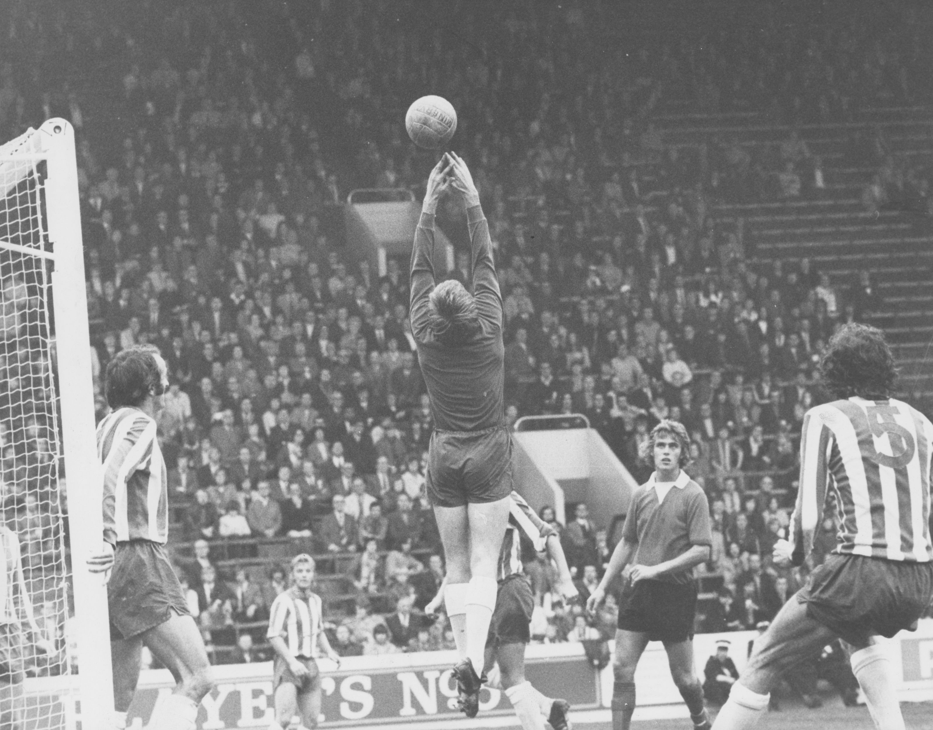 Viv Busby | Hatters Heritage | A History of Luton Town FC