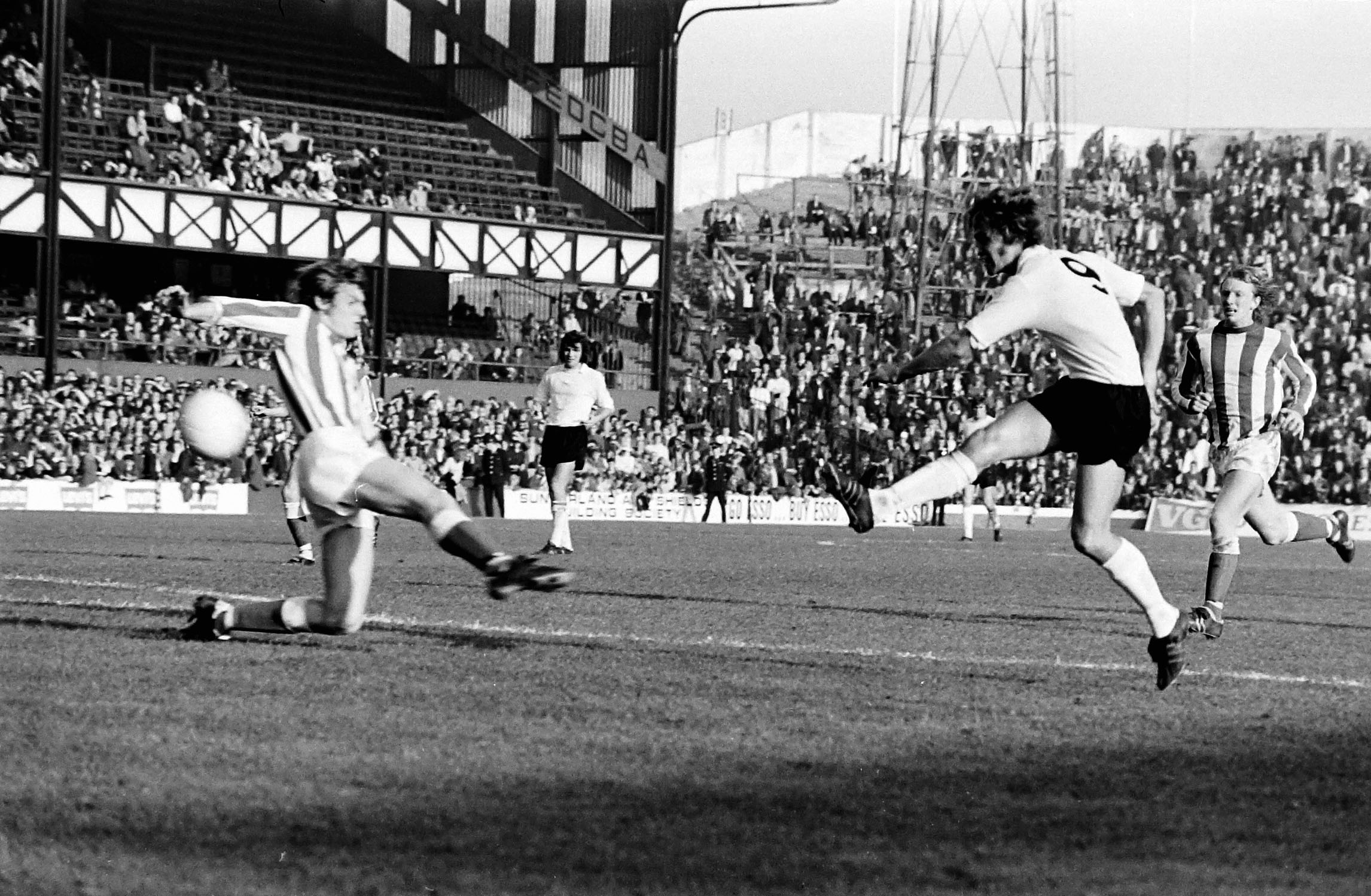 Viv Busby | Hatters Heritage | A History of Luton Town FC