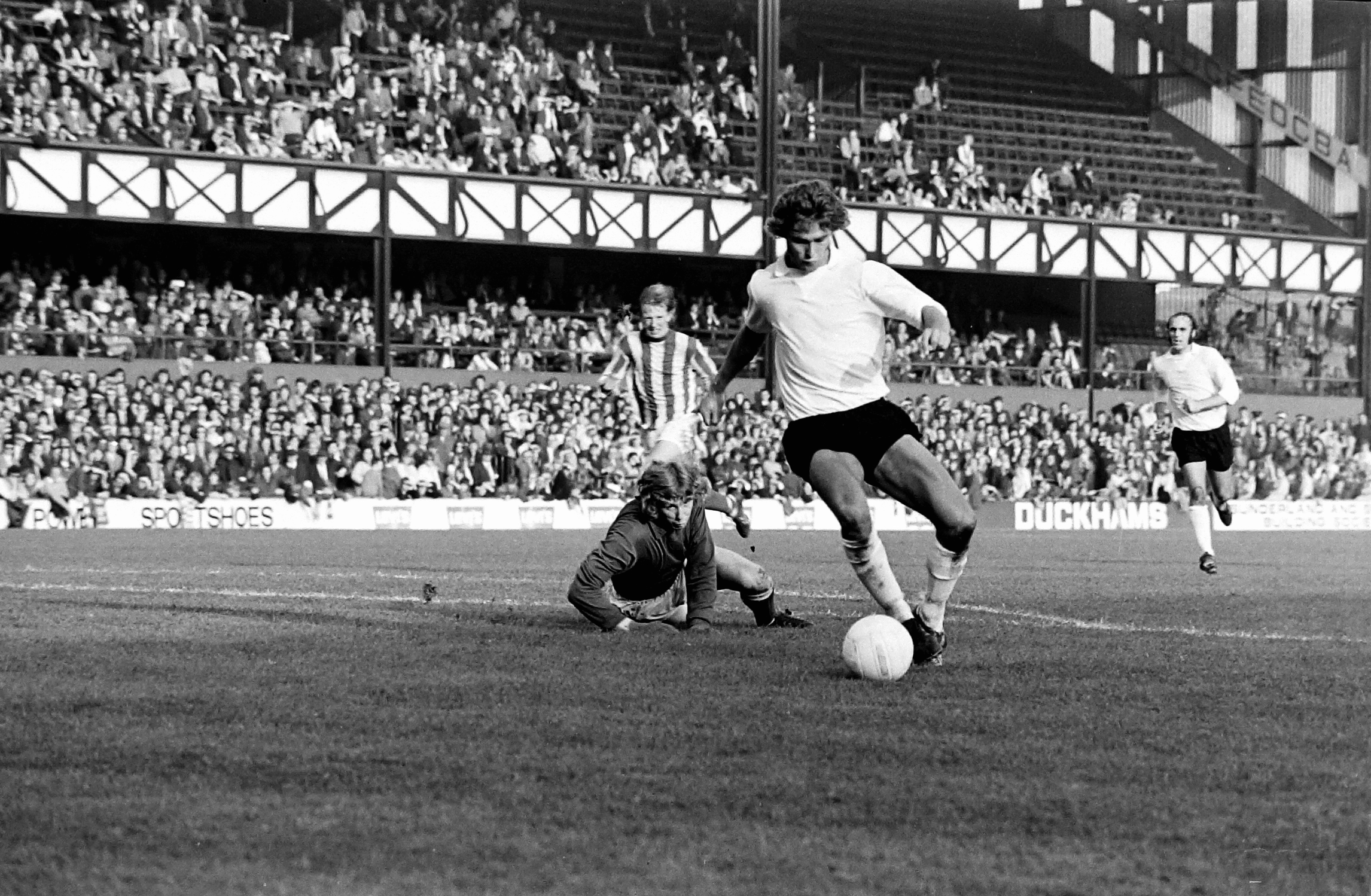 Viv Busby | Hatters Heritage | A History of Luton Town FC
