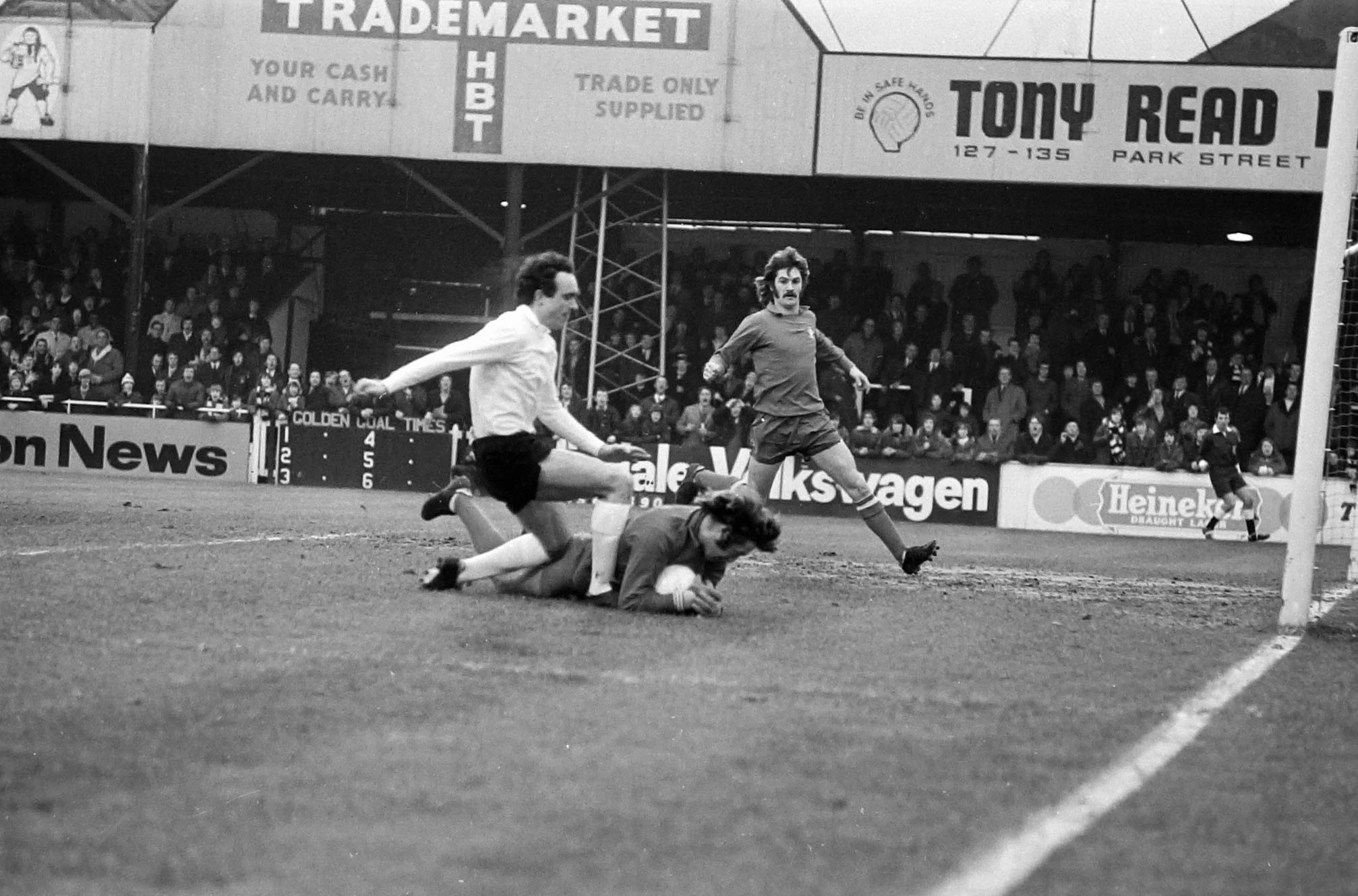 Luton Town FC vs Nottingham Forest (27th Jan 1973) | Hatters Heritage ...