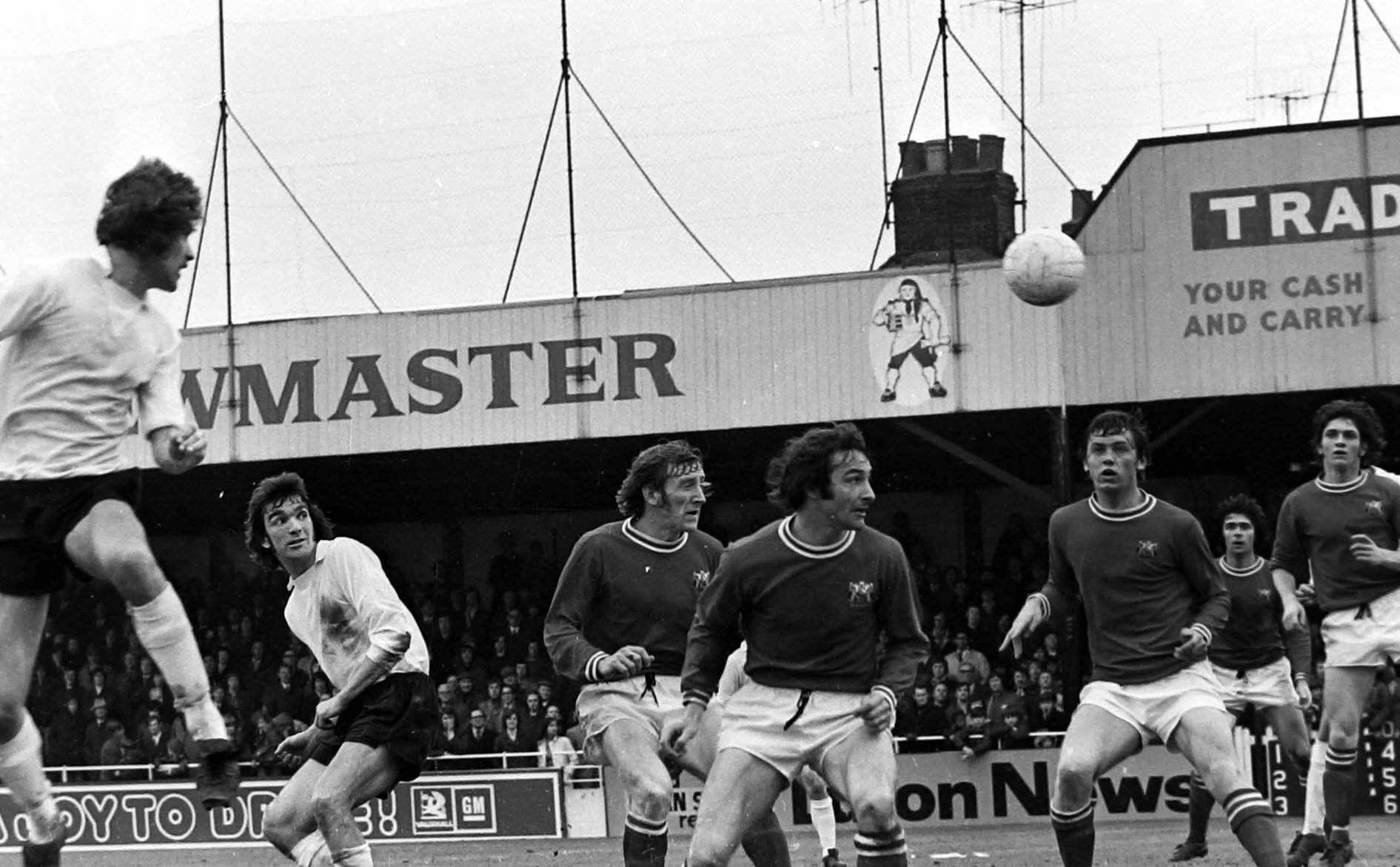 Viv Busby | Hatters Heritage | A History of Luton Town FC